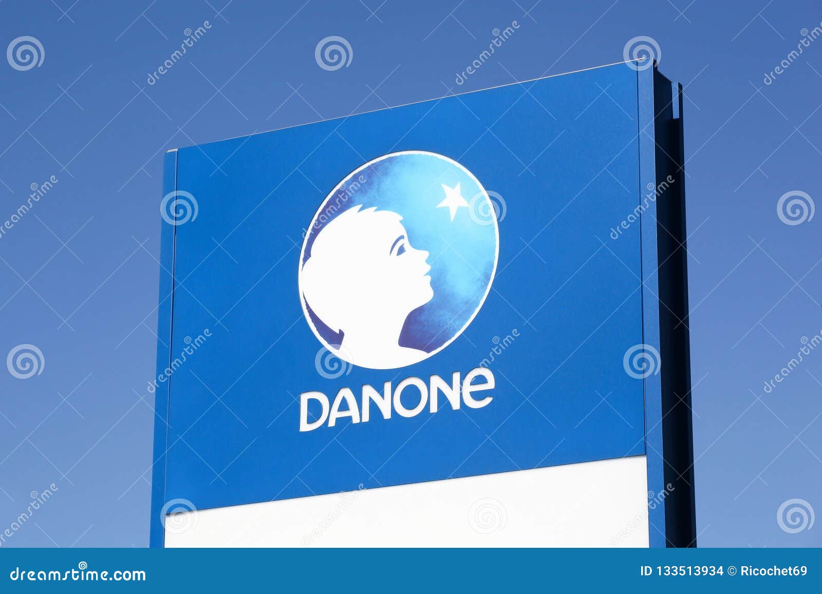 Logo De Danone Sur Un Panneau Image stock éditorial - Image of lait ...