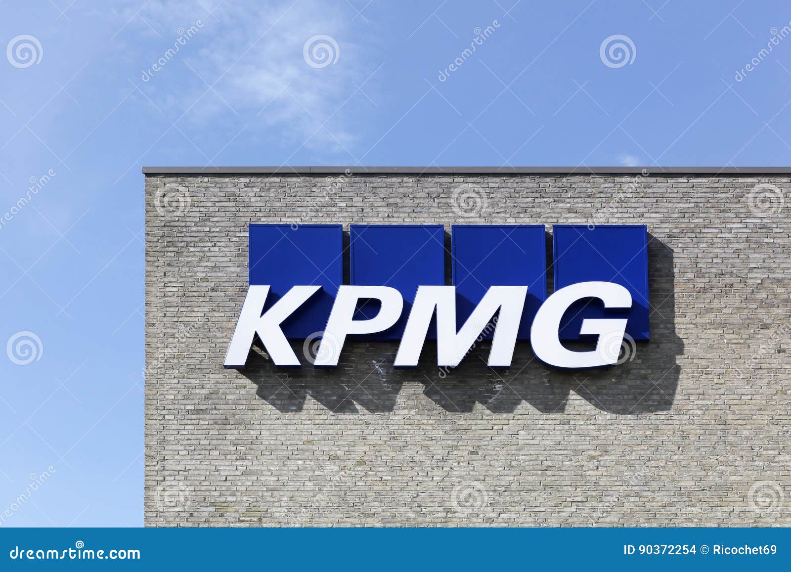 Logo de KPMG sur un mur image stock éditorial. Image du société - 90372254
