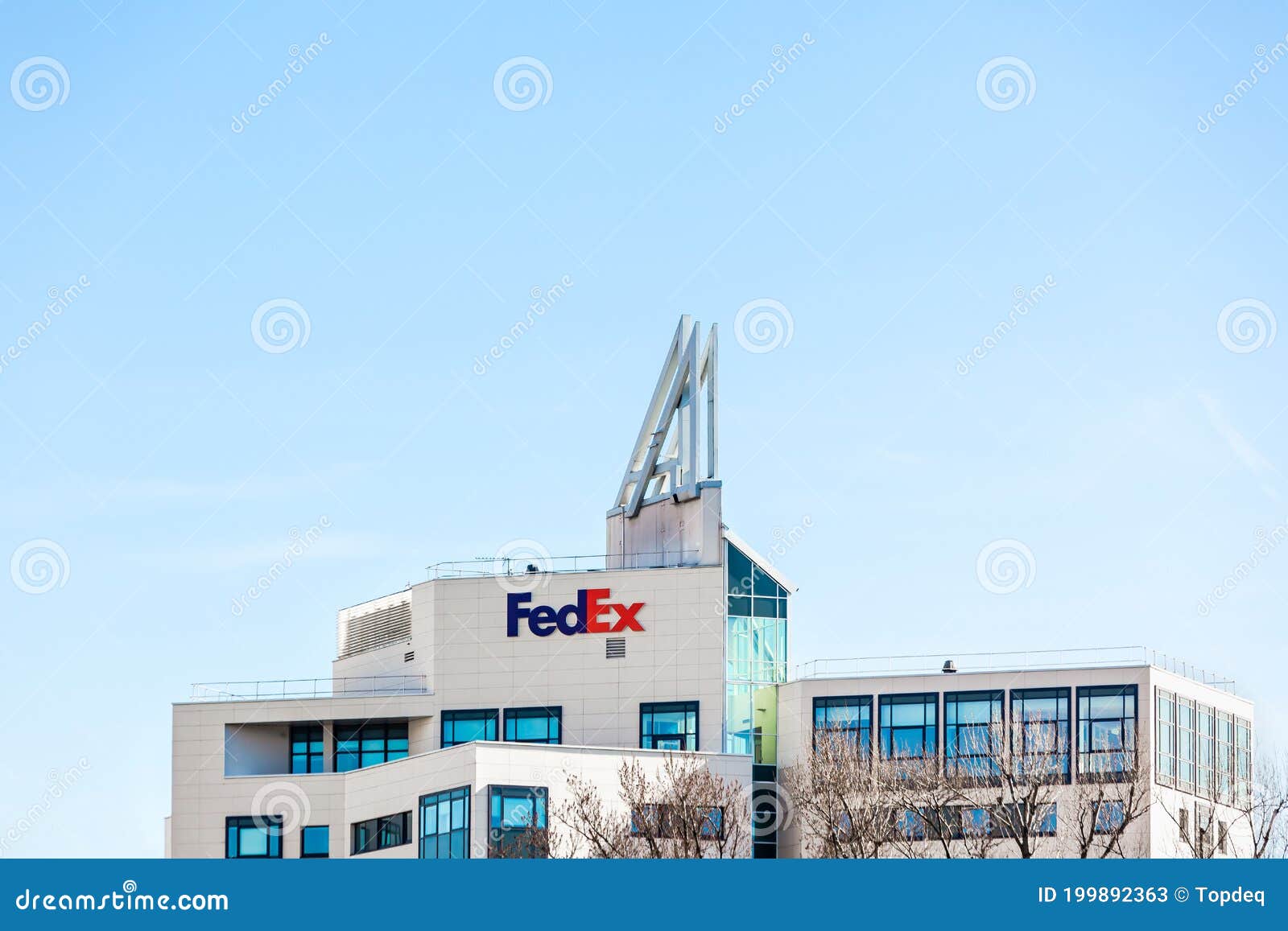 Logo De La Marca FedEx Corporation En Edificios De Oficinas Foto de ...