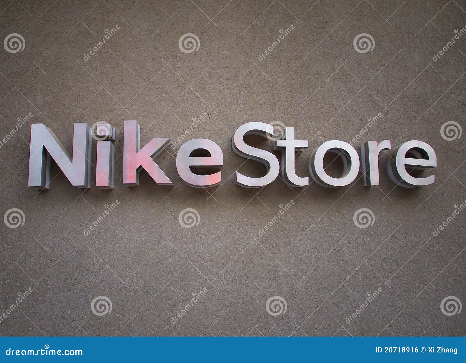 Logo De Mémoire Nike Sur Le Mur Photo éditorial - Image du achats, mode ...