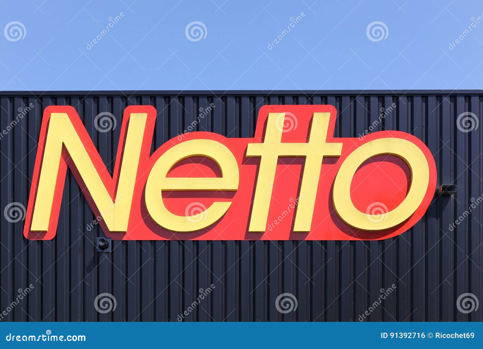 Logo De Netto Sur Une Façade Photo éditorial - Image du nourriture ...