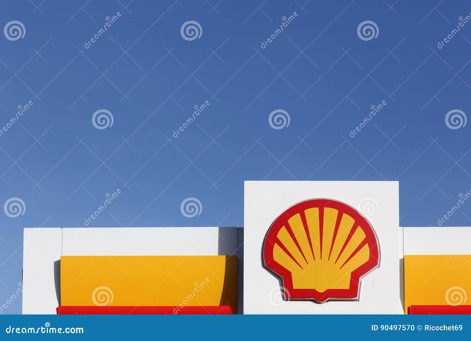 Logo De Shell Sur Une Station Service Image éditorial - Image du ...
