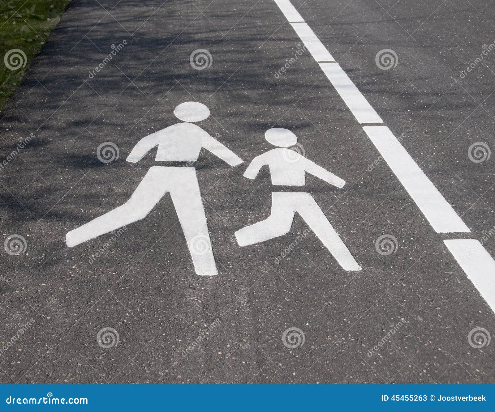 Logo pedonale su catrame immagine stock. Immagine di asfalto - 45455263