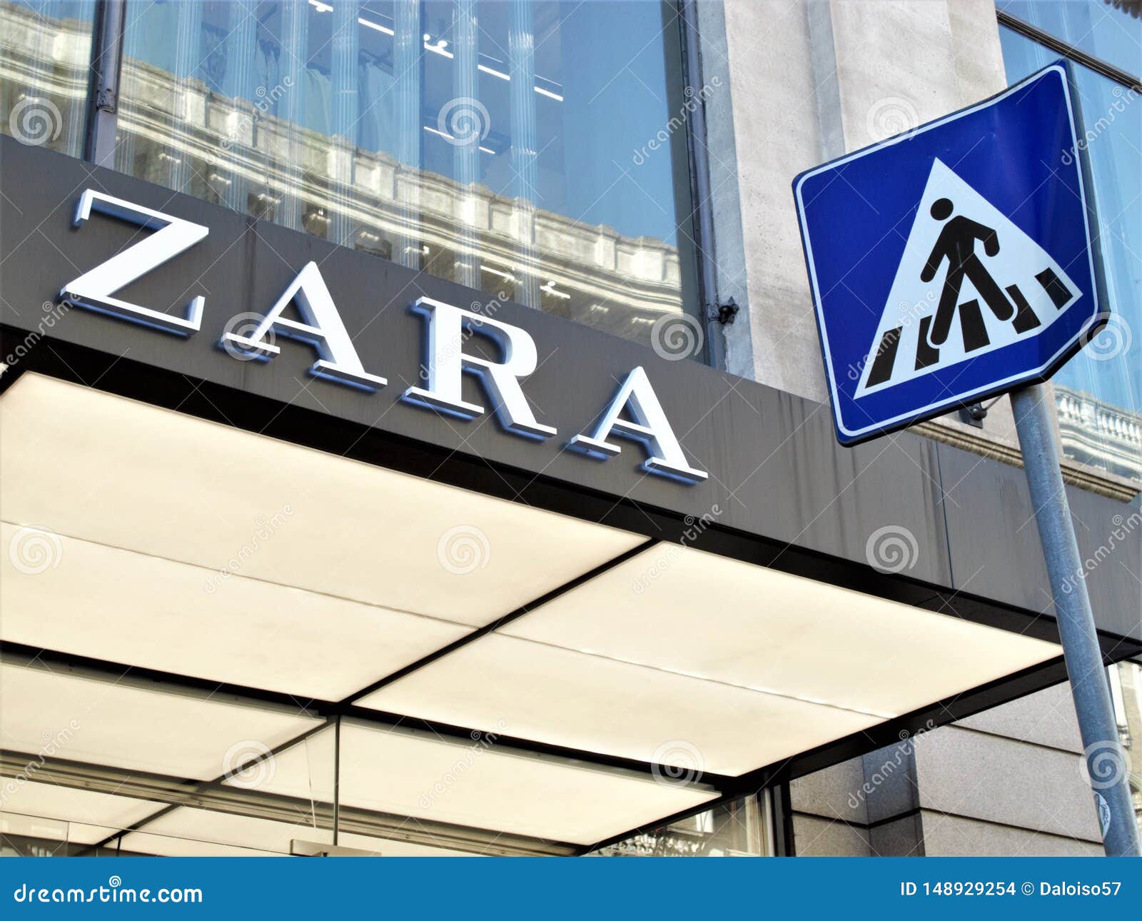 Zara store in Rome editorial stock image. Image of beer - 148929254