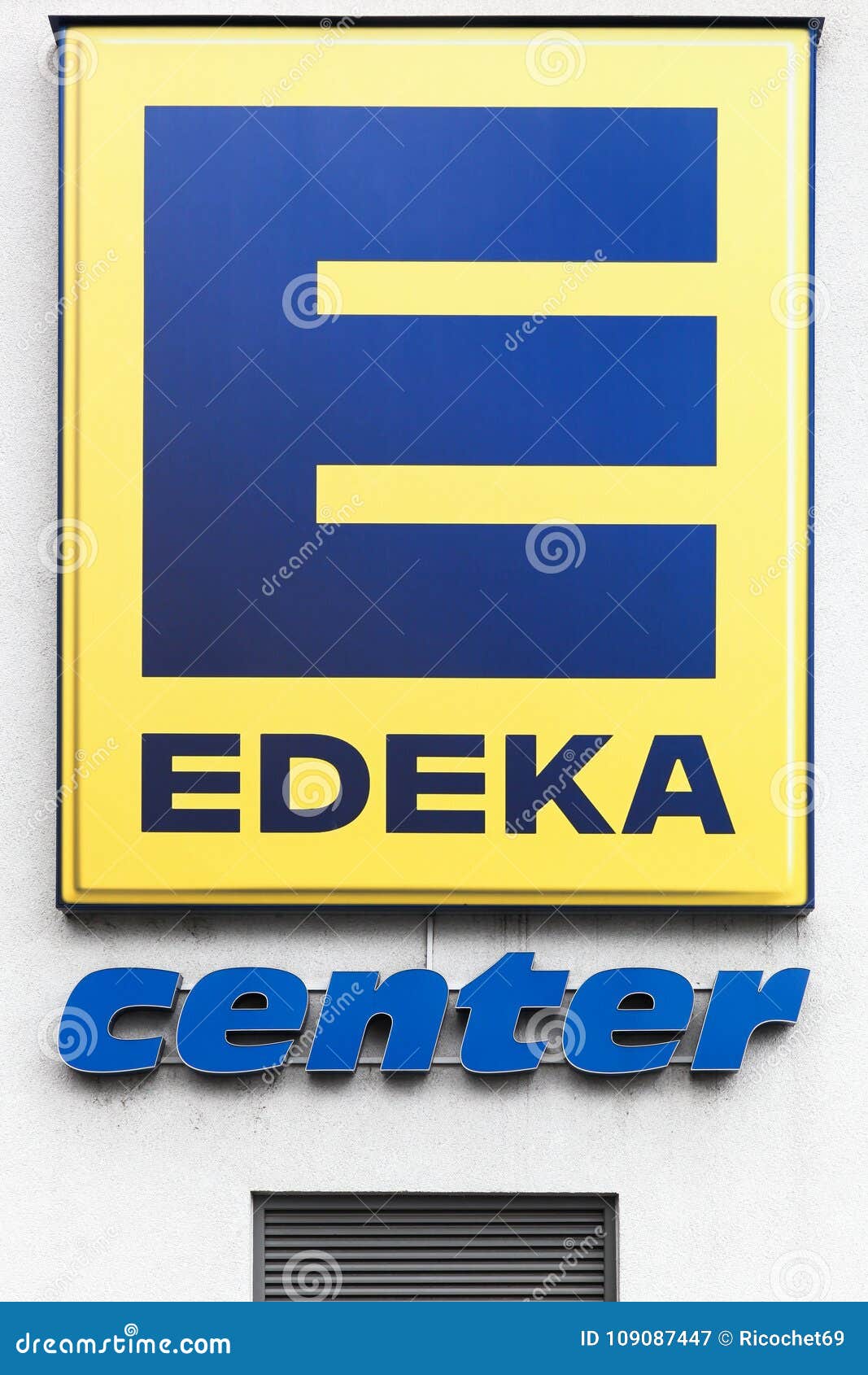 Logotipo De Edeka Em Uma Parede Fotografia Editorial - Imagem de cartaz ...