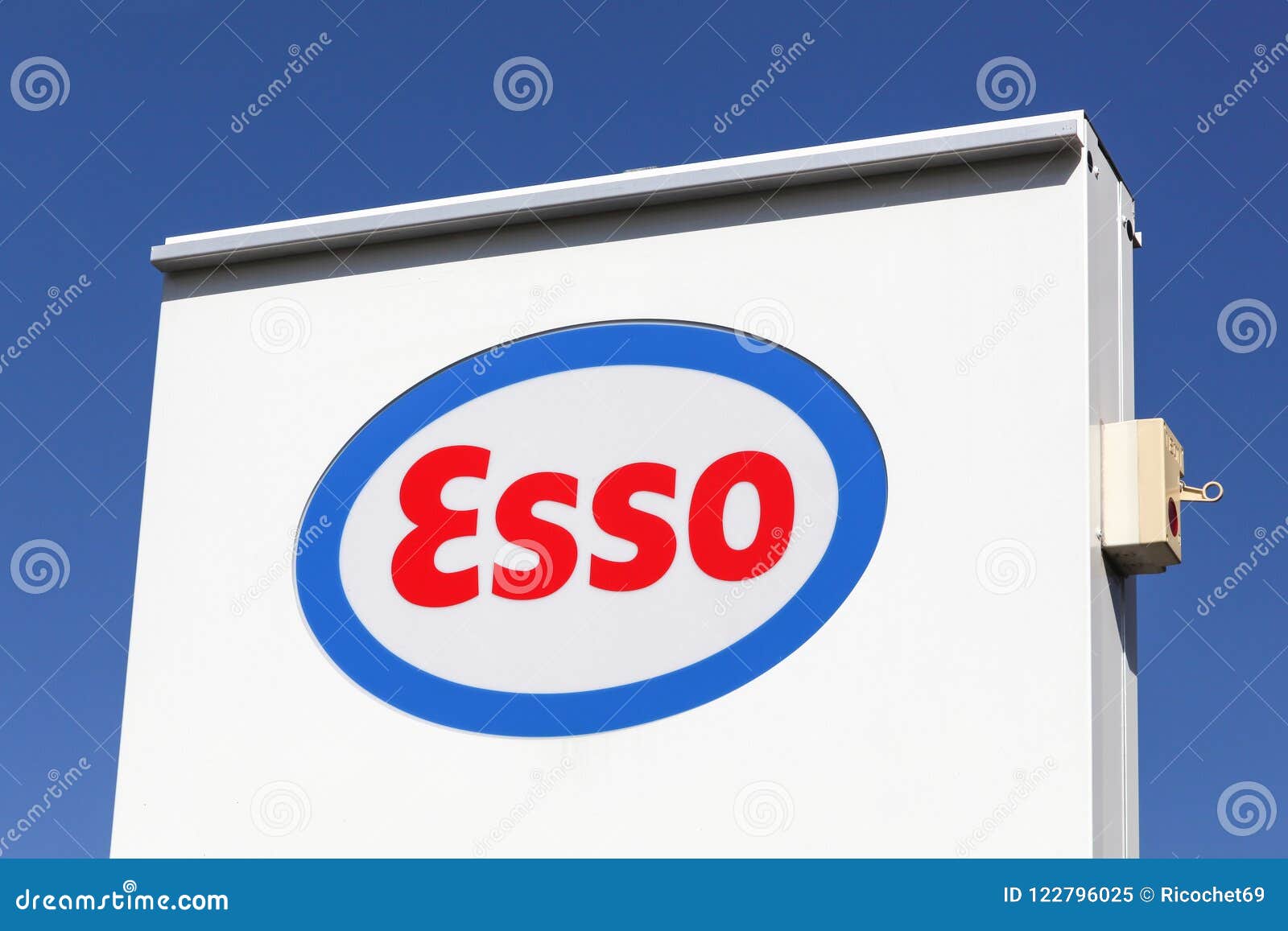 Logotipo De Esso En Un Panel Imagen editorial - Imagen de muestra ...