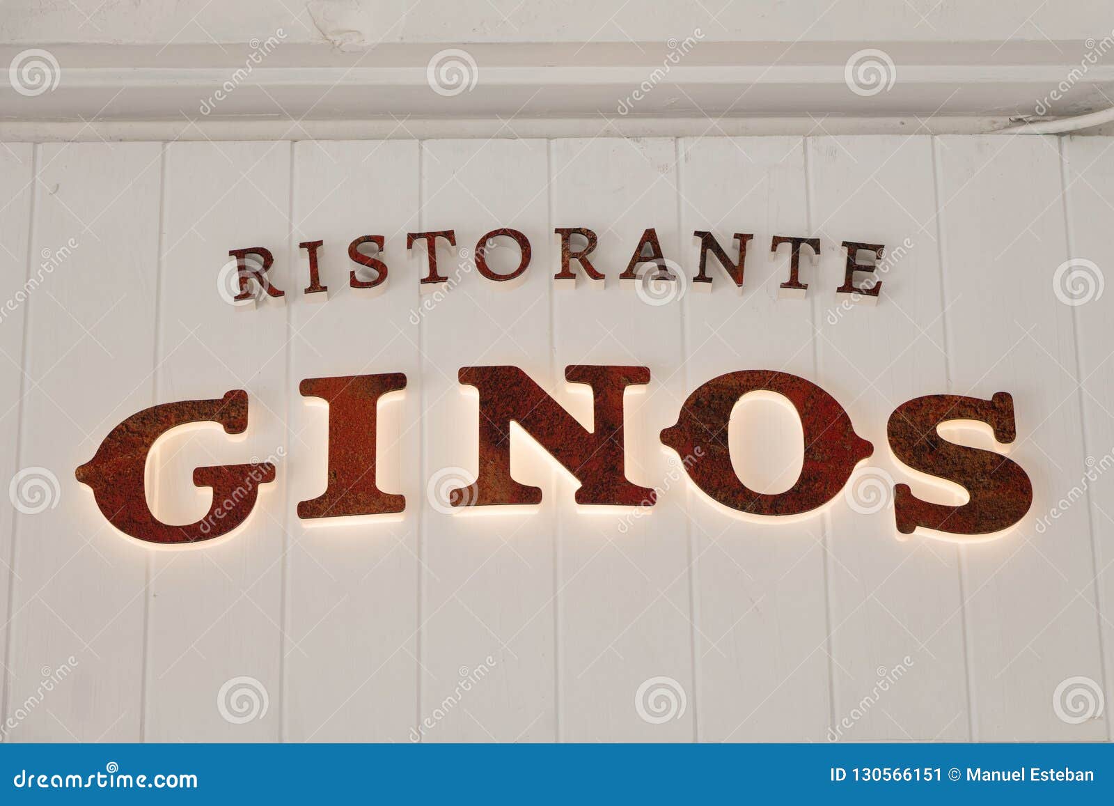 Logotipo De Ginos En El Restaurante De Ginos Foto editorial - Imagen de ...