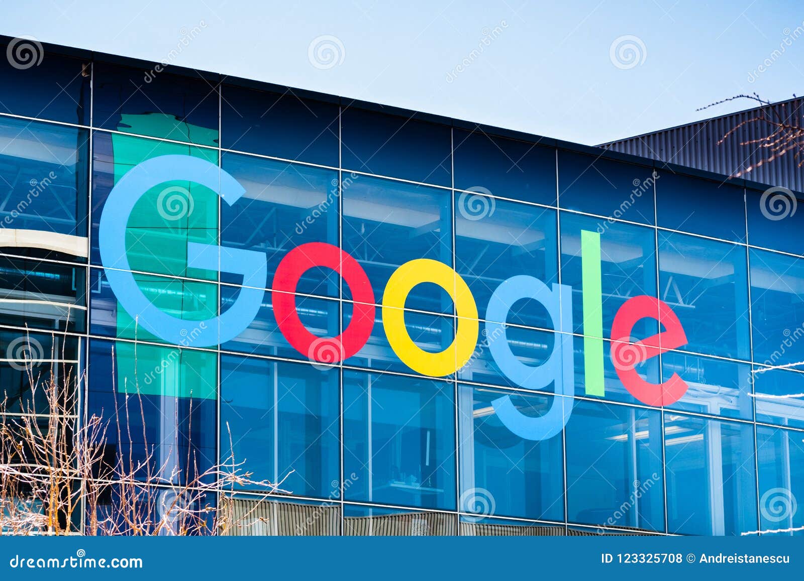 Logotipo De Google En Uno De Los Edificios Situado En Googleplex Foto ...