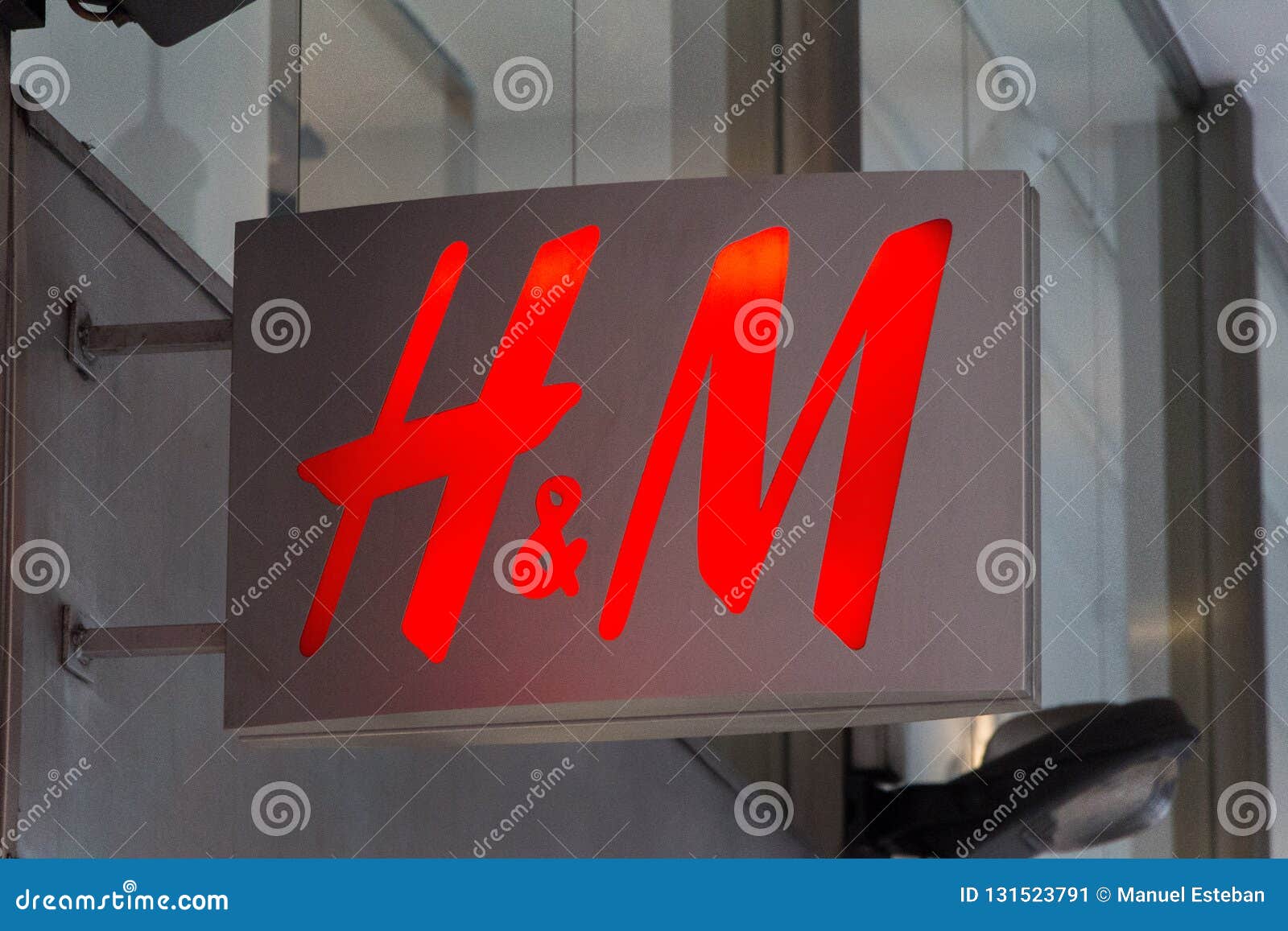 Logotipo De H&M En La Tienda De H&M Foto editorial - Imagen de calle ...