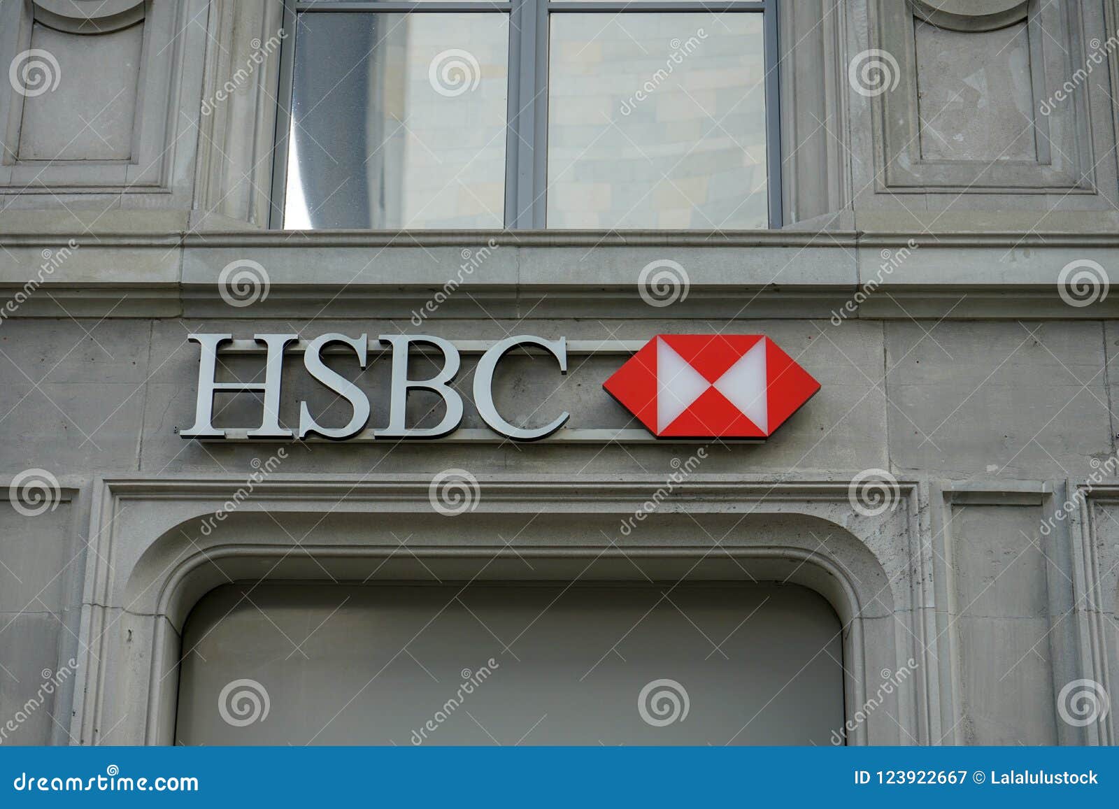 Logotipo De HSBC En El Edificio En Paradeplatz En Zurich Suiza, 17 06 ...