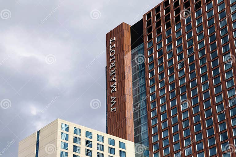 Logotipo De Jw Marriott En El Lado De Un Edificio Imagen de archivo ...