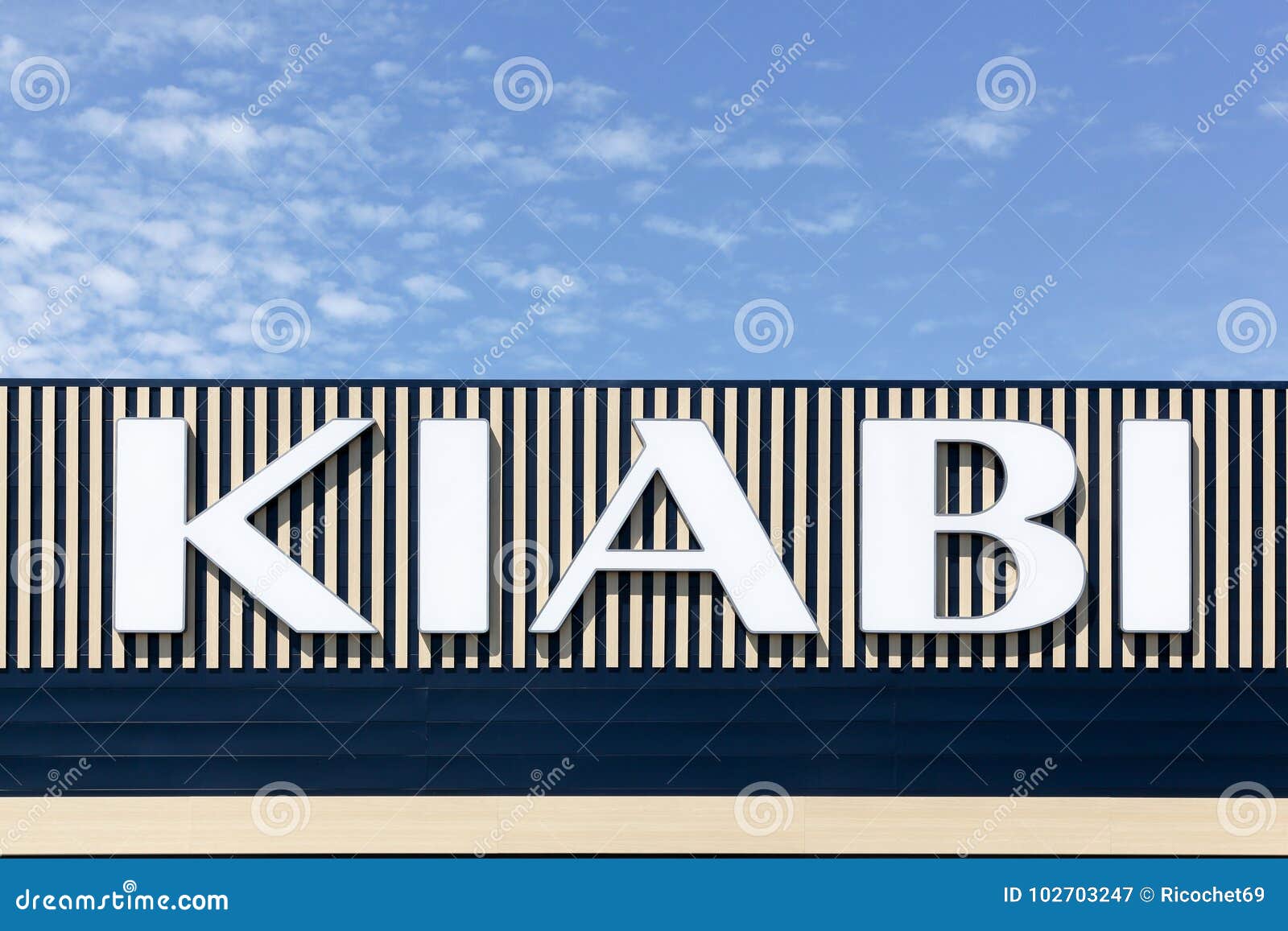 Logotipo De Kiabi En Una Pared Fotografía editorial - Imagen de modelo ...