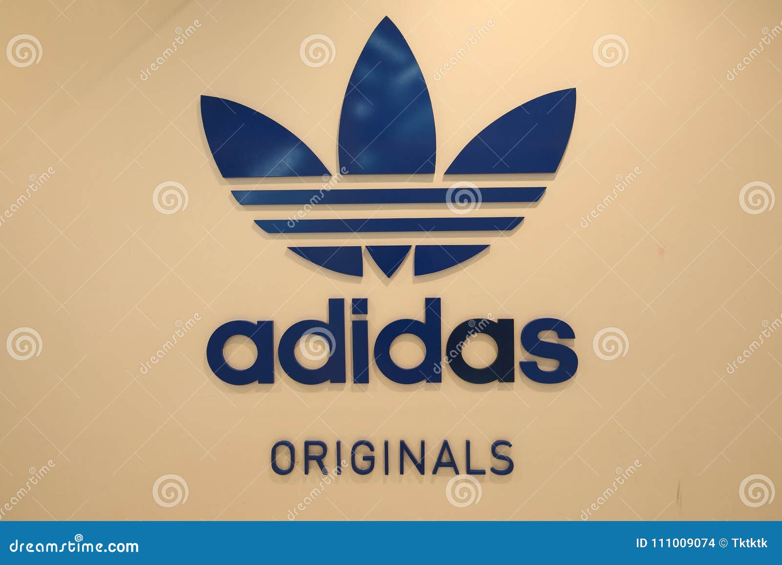 Logotipo De La Compañía De Adidas Imagen de archivo editorial - Imagen ...