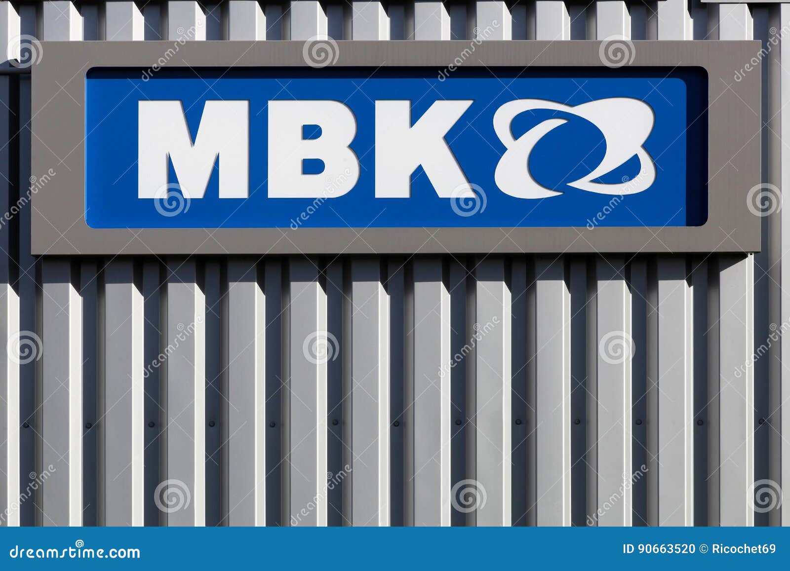 Logotipo De MBK En Una Pared Imagen editorial - Imagen de scooter ...