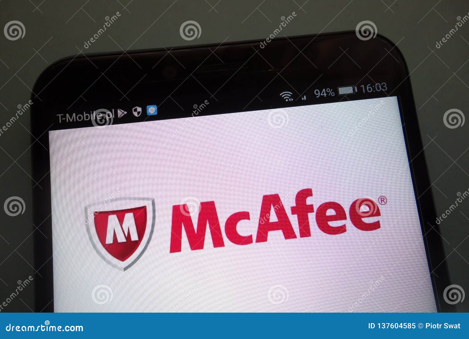 Logotipo De McAfee En Smartphone Imagen editorial - Imagen de software, direccionamiento: 137604585