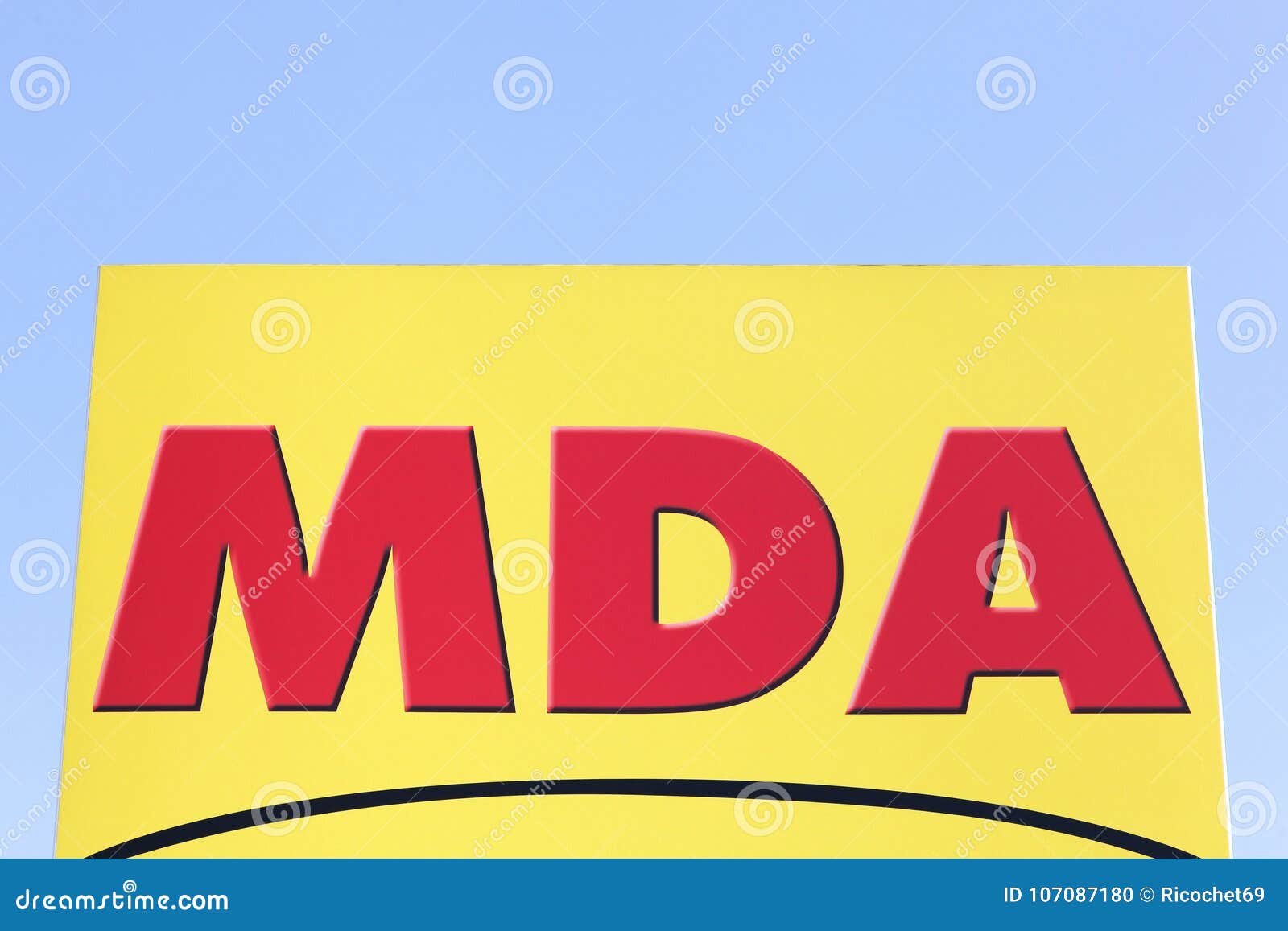 Logotipo De MDA Em Um Painel Imagem Editorial - Imagem de loja, casa ...