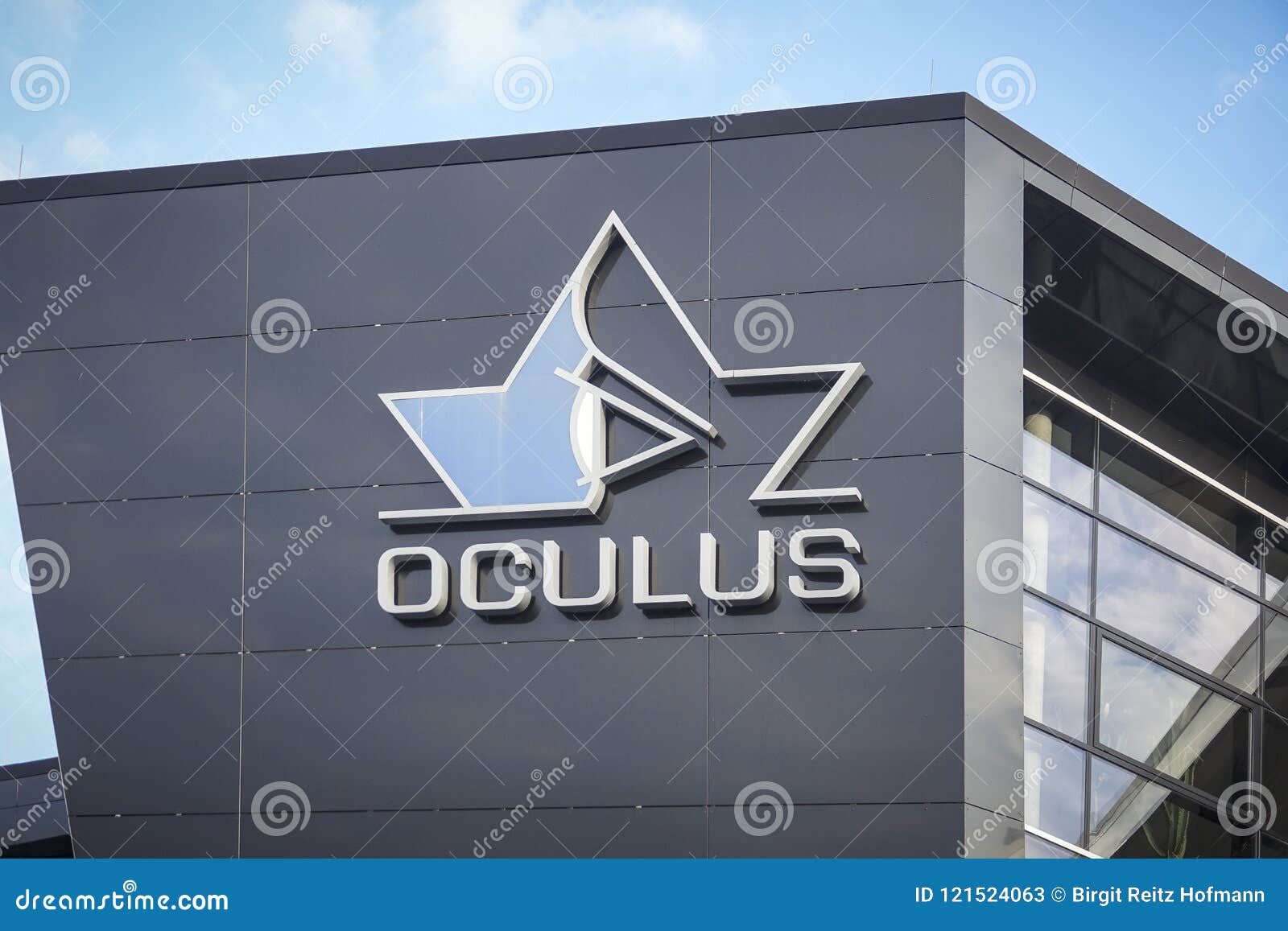 Logotipo De OCULUS En Fachada Foto de archivo editorial - Imagen de ...