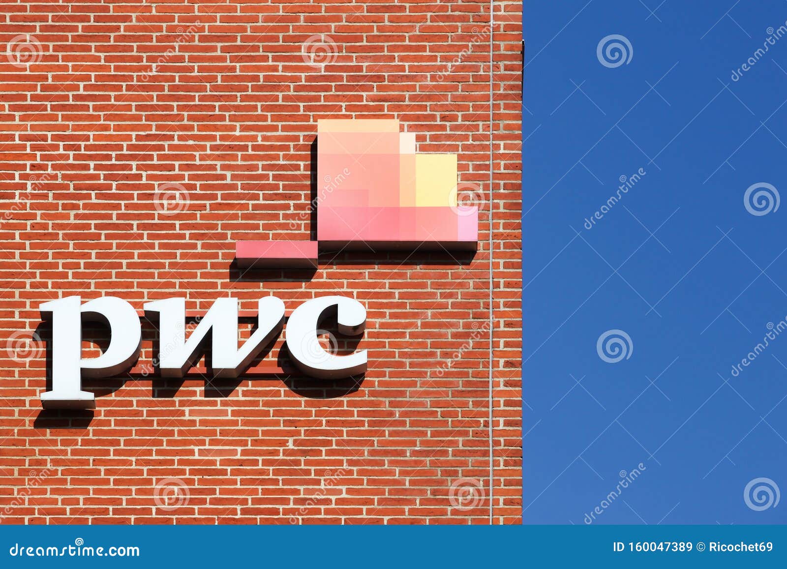 Logotipo De PWC En Una Pared Imagen de archivo editorial - Imagen de ...