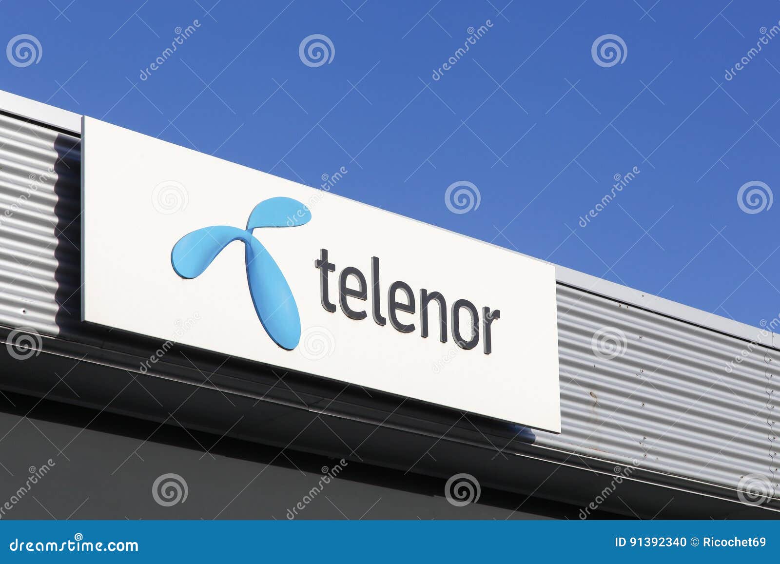 Logotipo De Telenor En Una Fachada Imagen editorial - Imagen de ...