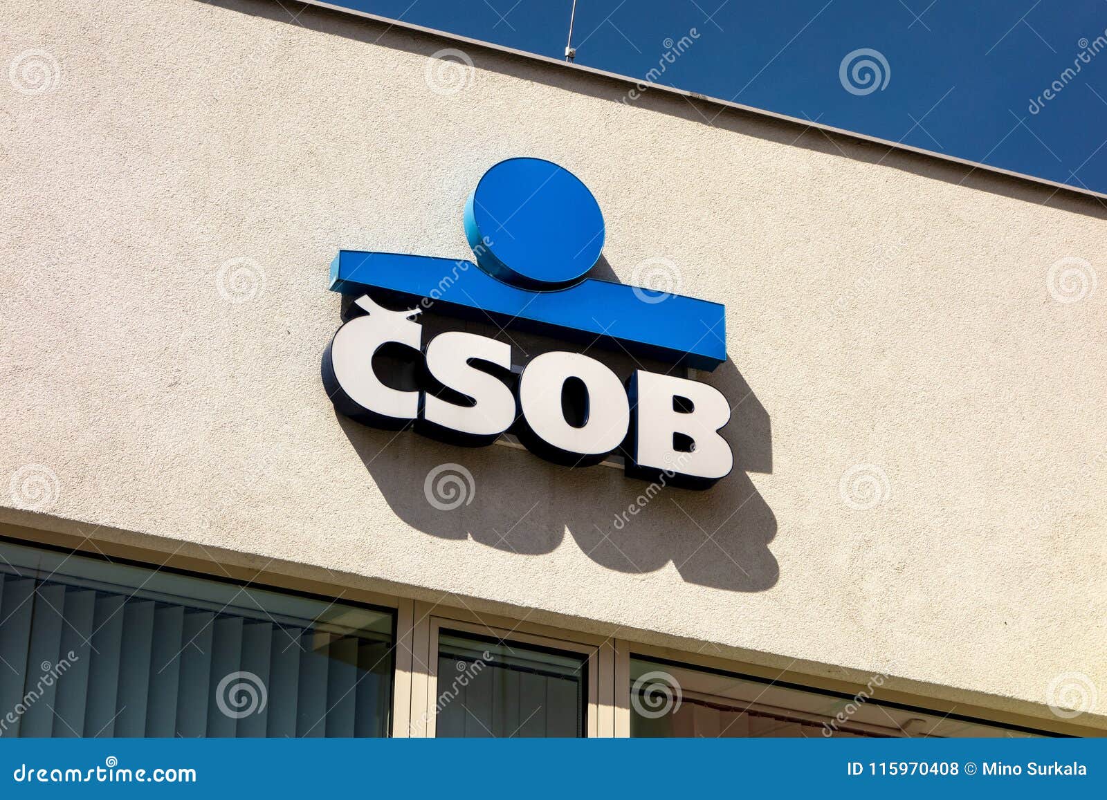 Logotipo Del Banco De CSOB En Un Edificio Foto de archivo editorial ...