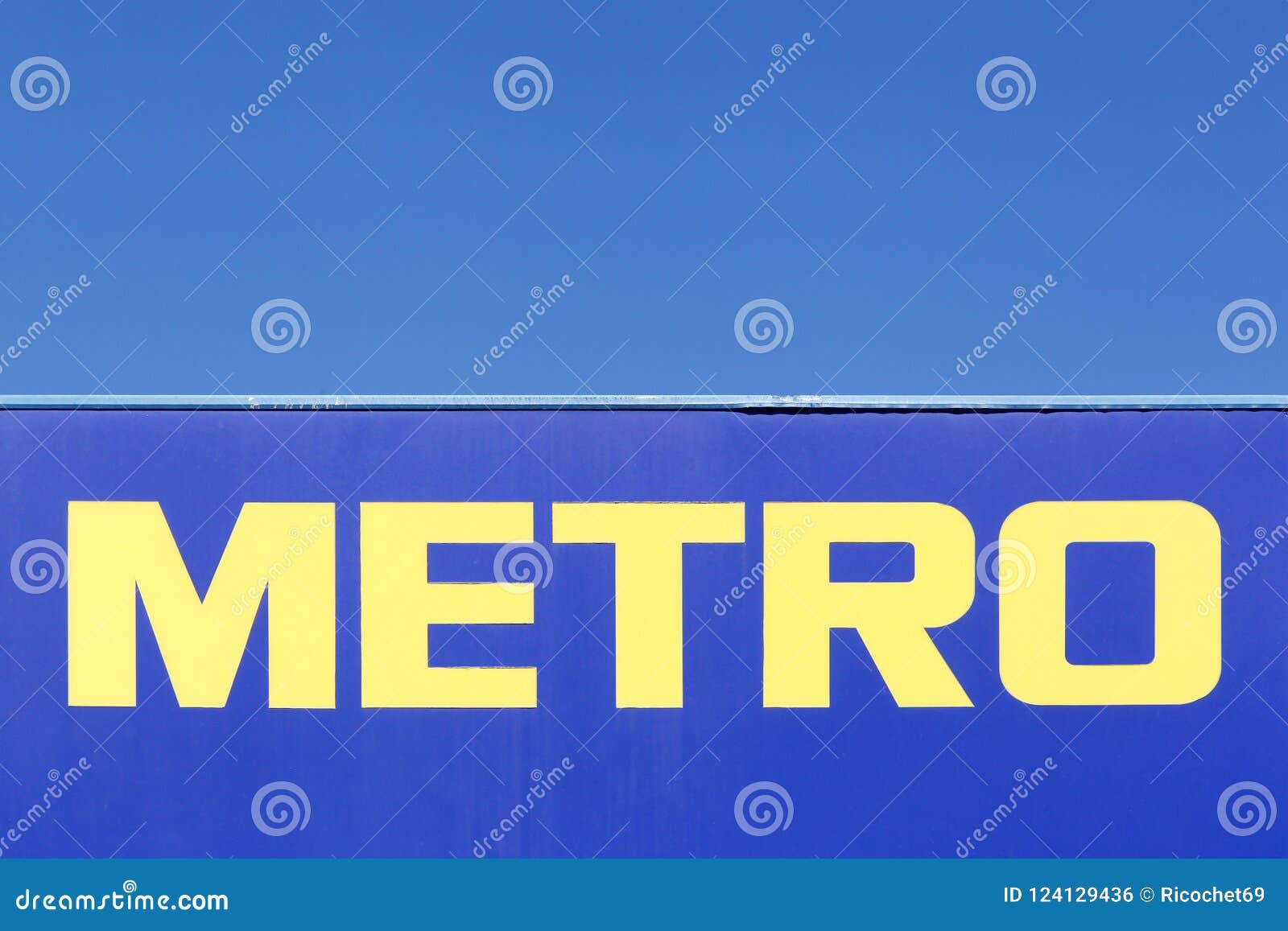 Logotipo Del Metro En Un Panel Foto editorial - Imagen de internacional ...