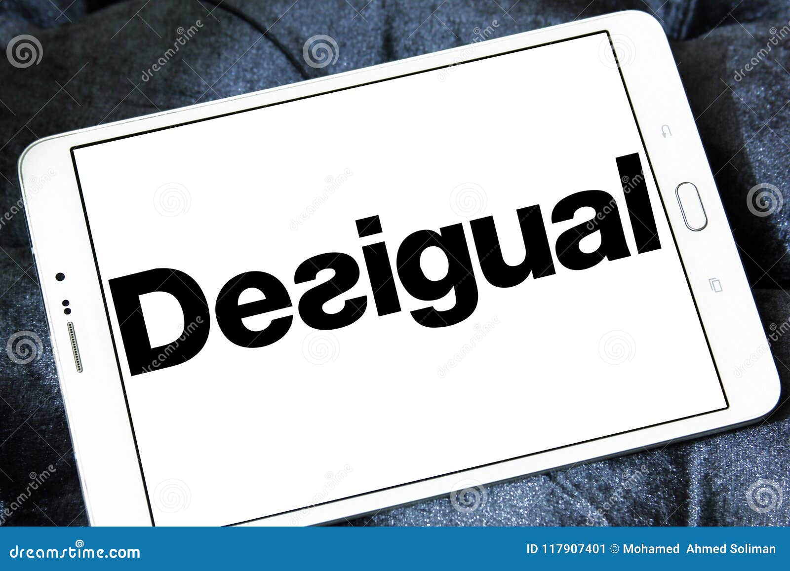 Logotipo Do Tipo Da Forma De Desigual Foto Editorial - Imagem de ...