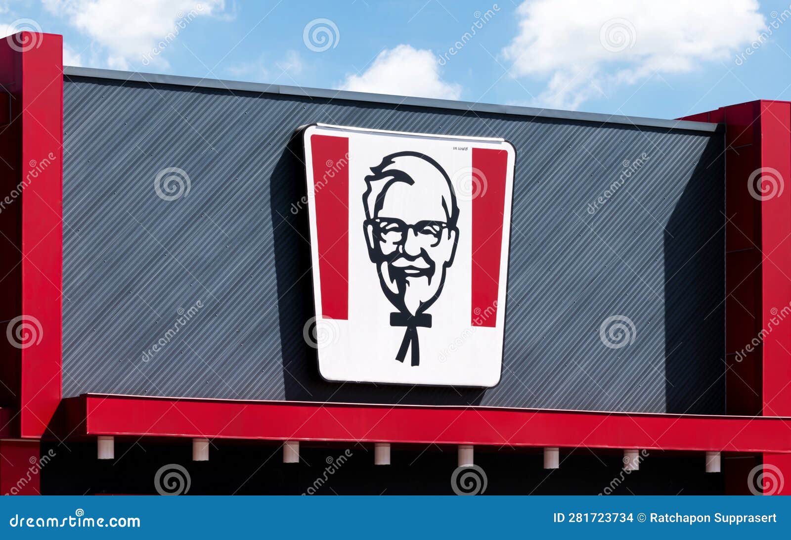 Logotipo Marca Kfc En El Edificio De Carteles Imagen de archivo ...