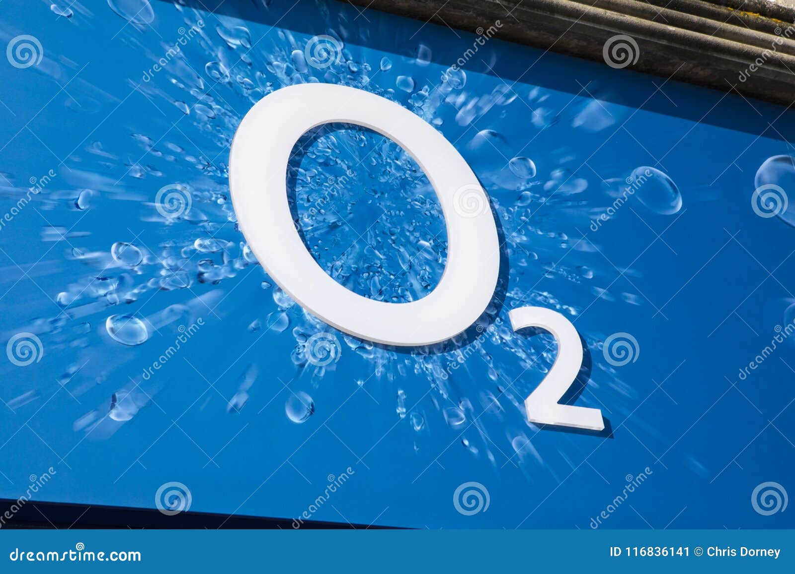 Logotipo O2 en Shopfront foto editorial. Imagen de compras - 116836141