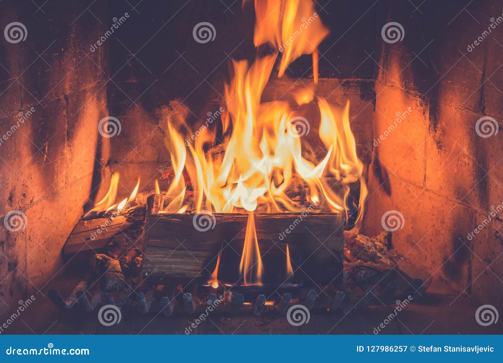 Logs Burning in a Fireplace Stock Image - Image of frame, home: 127986257
