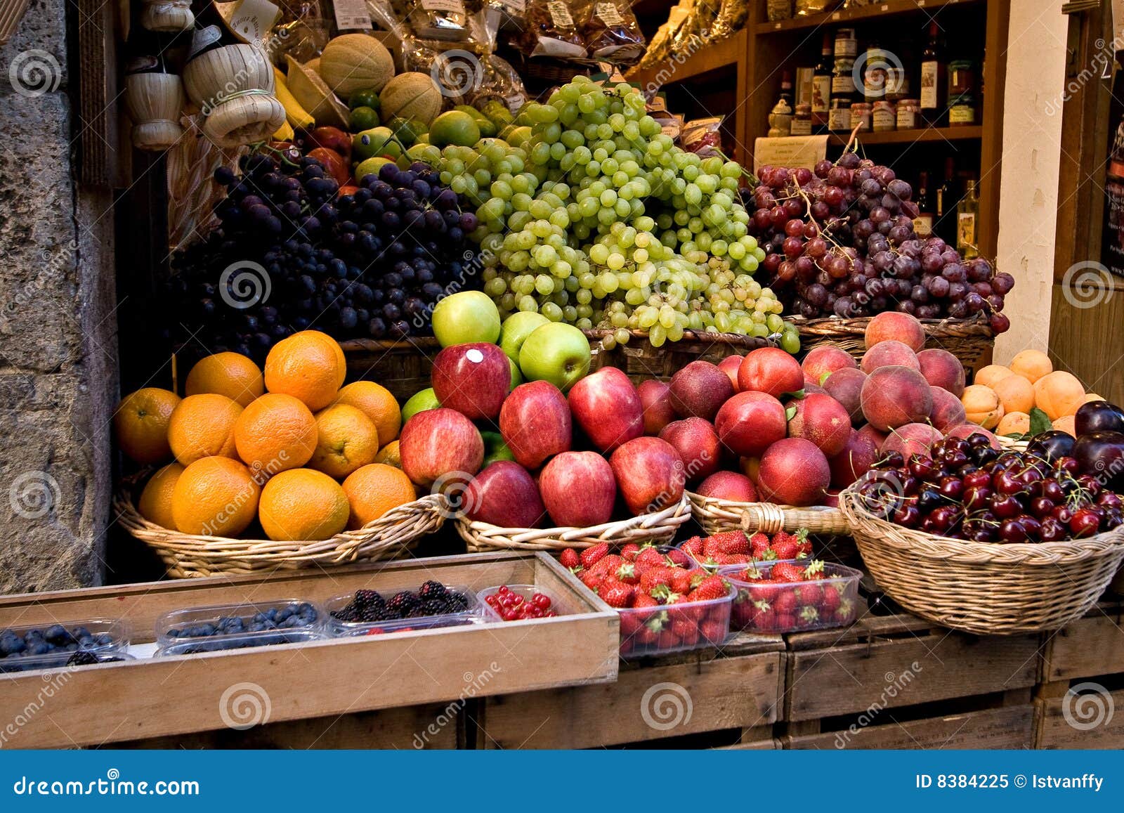 Loja da fruta em Siena imagem de stock. Imagem de mediterrâneo - 8384225