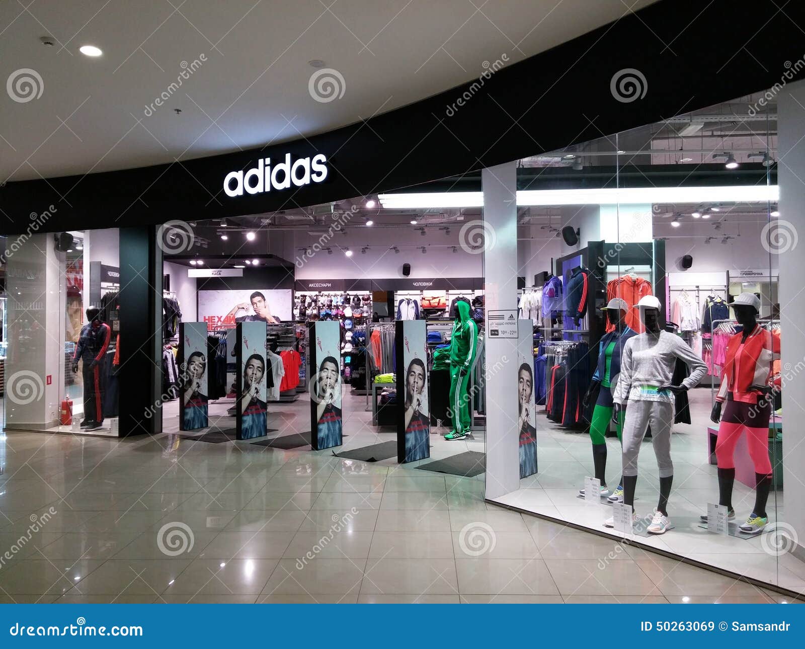 Loja de Adidas imagem de stock editorial. Imagem de glamour - 50263069