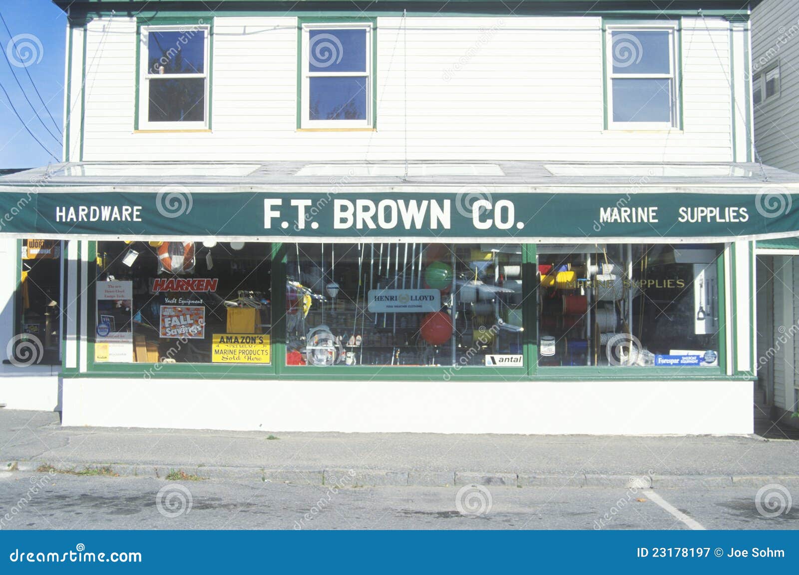 Loja De Ferragem Cidade Pequena Fotografia Editorial - Imagem de ferramenta, exterior: 23178197