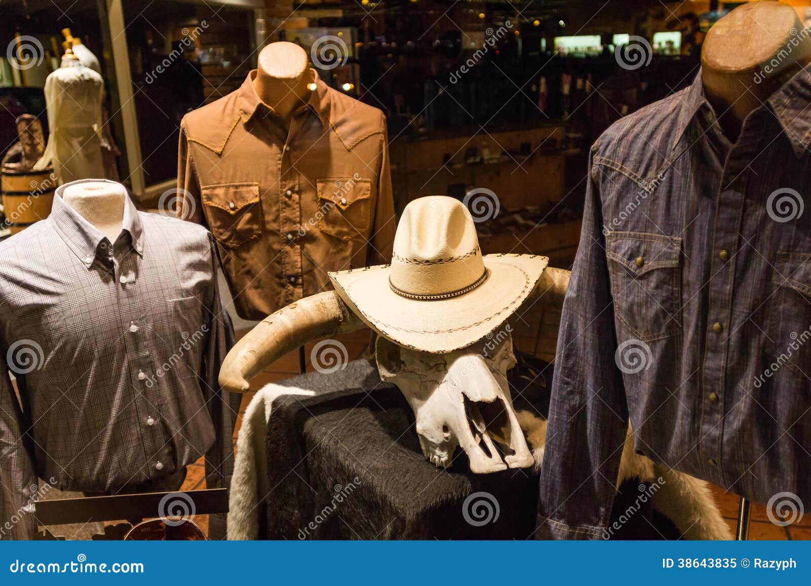 Loja de roupa do vaqueiro imagem de stock. Imagem de compra - 38643835