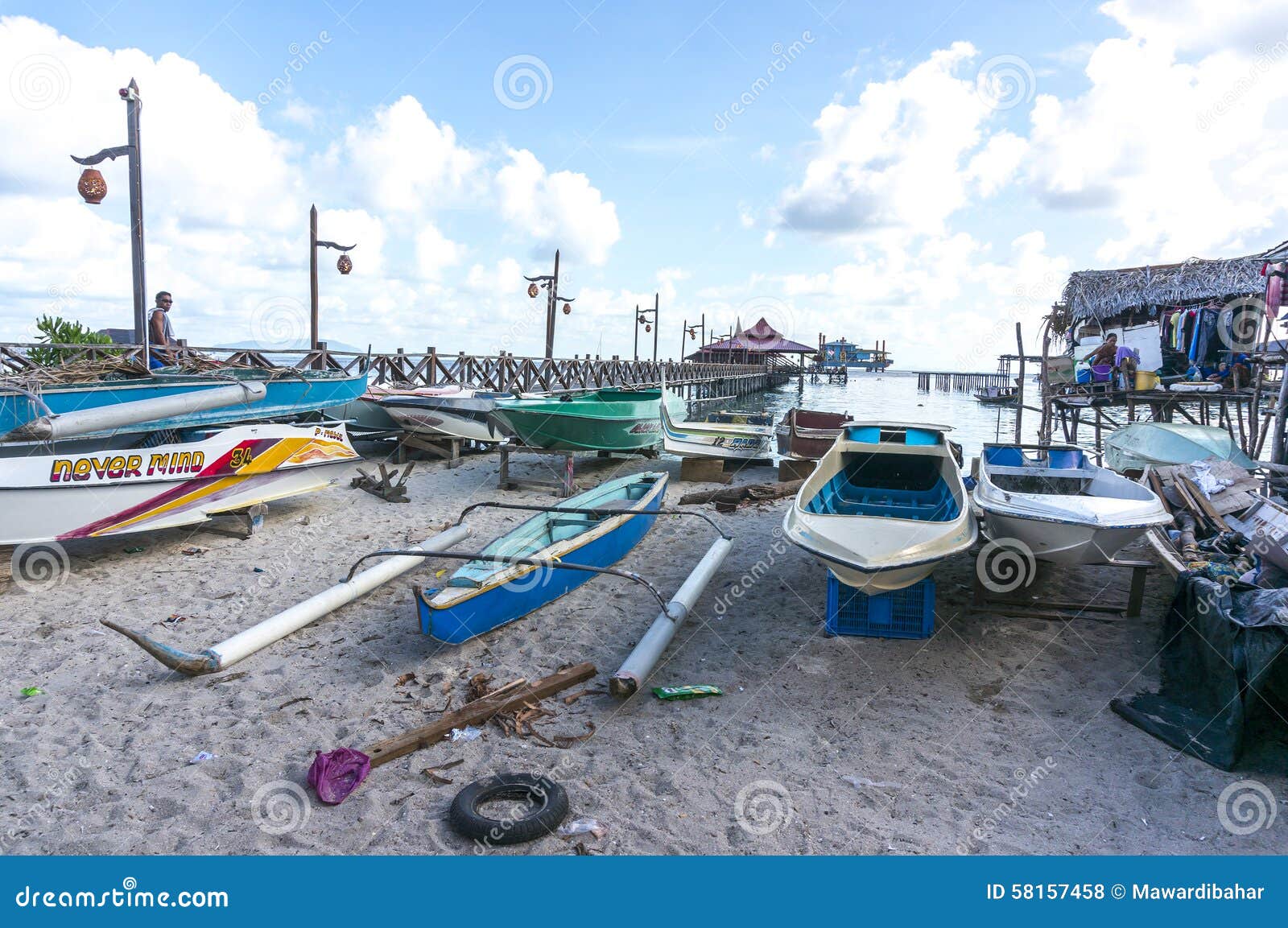 Loja dos barcos foto de stock editorial. Imagem de nuvens - 58157458