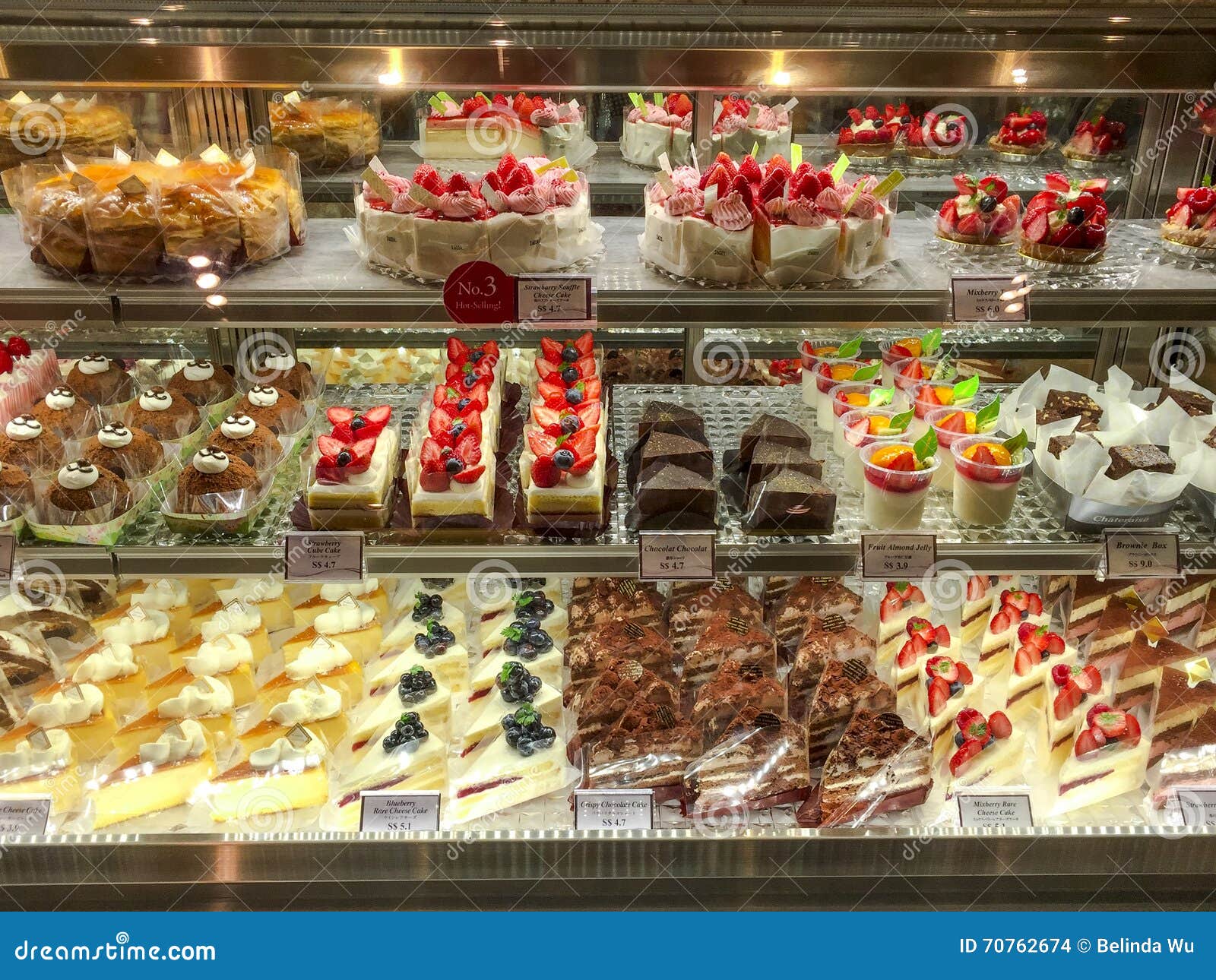 Loja dos bolos foto de stock. Imagem de tarte, morango - 70762674