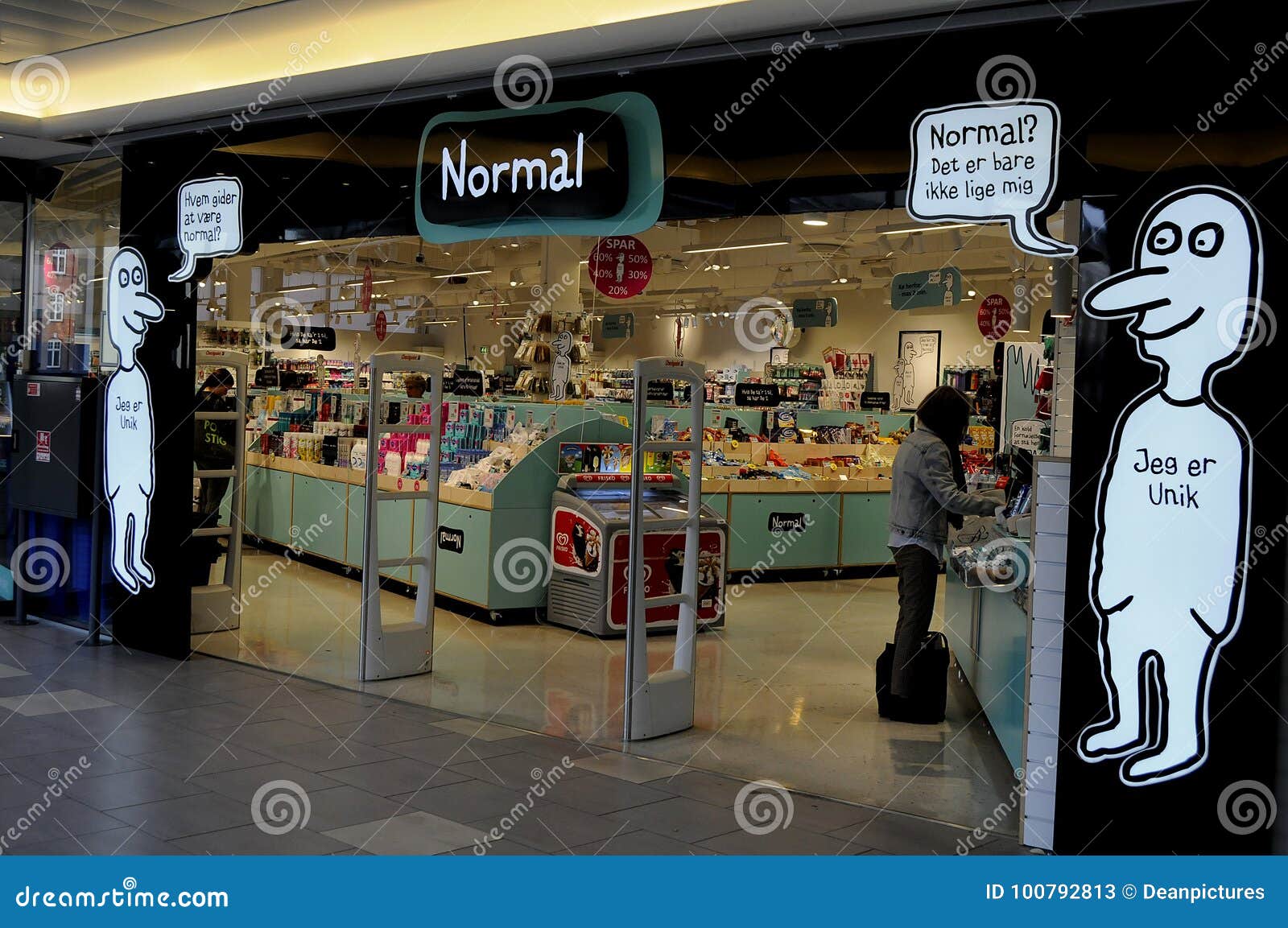 LOJA NORMAL DE COSEMETIC foto de stock editorial. Imagem de dinamarca ...