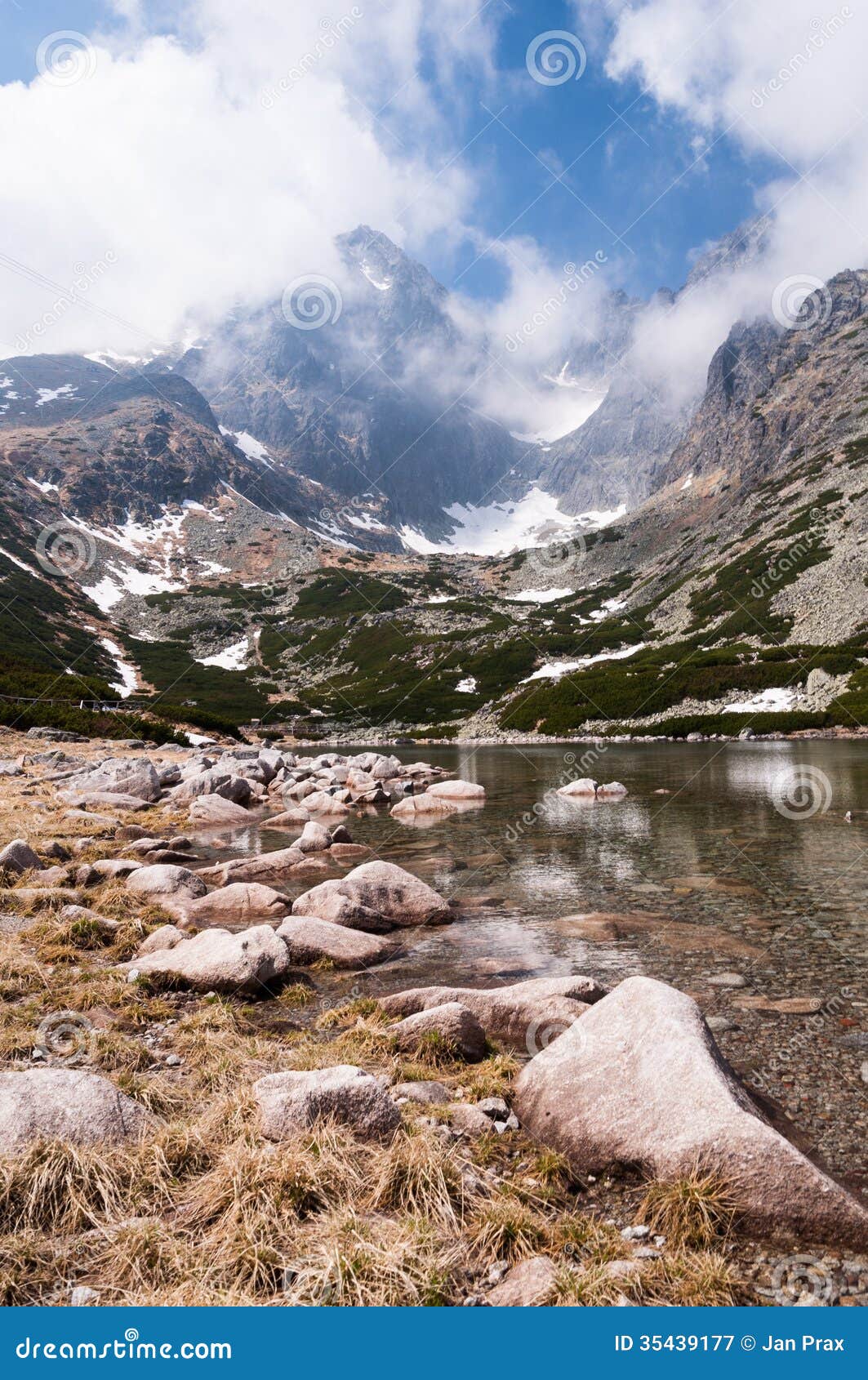 Lomnicky Stit image stock. Image du neige, ciel, bleu - 35439177