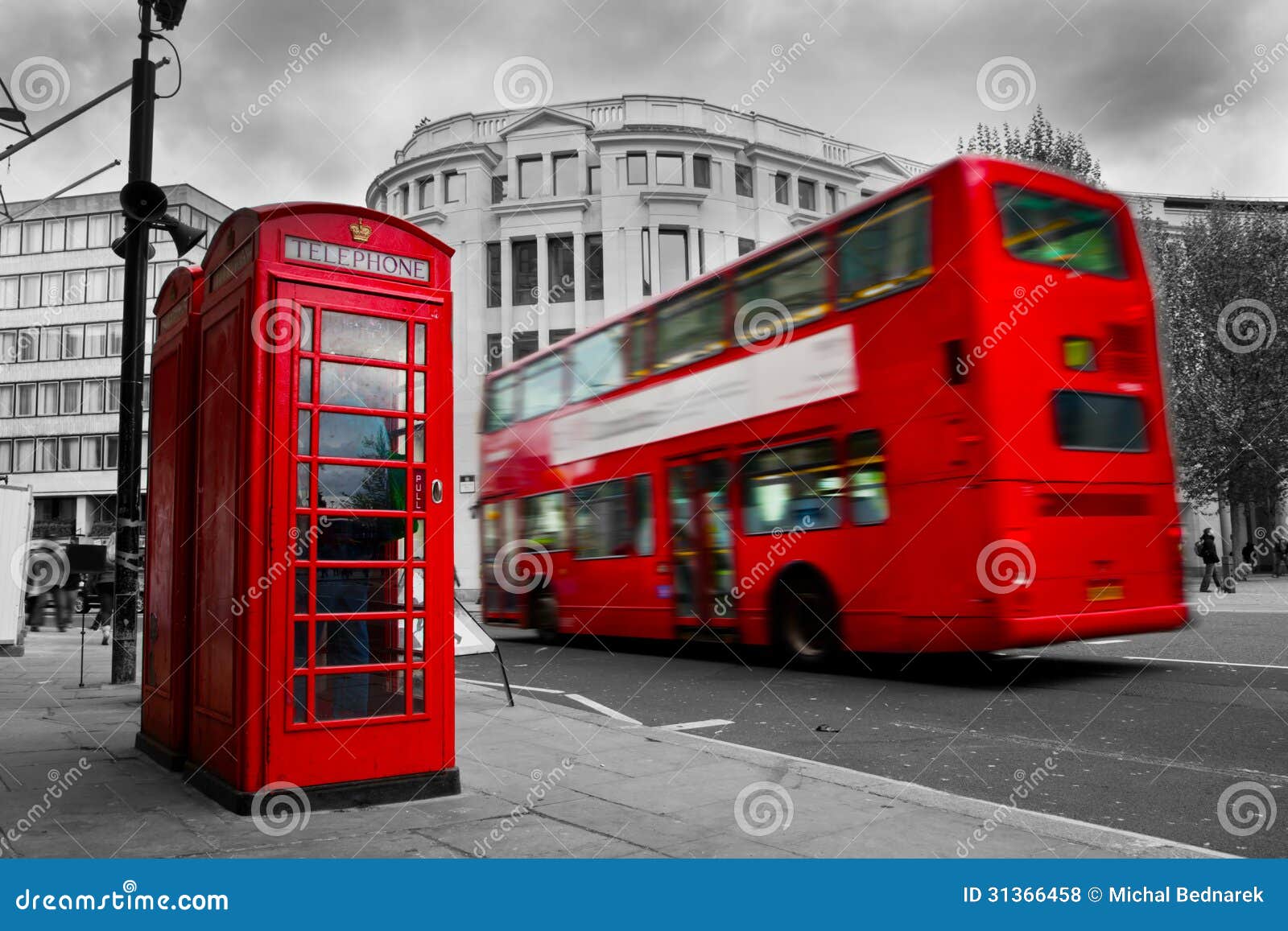 Londen, Het UK. Rode Telefooncel En Rode Bus Stock Foto - Image of ...