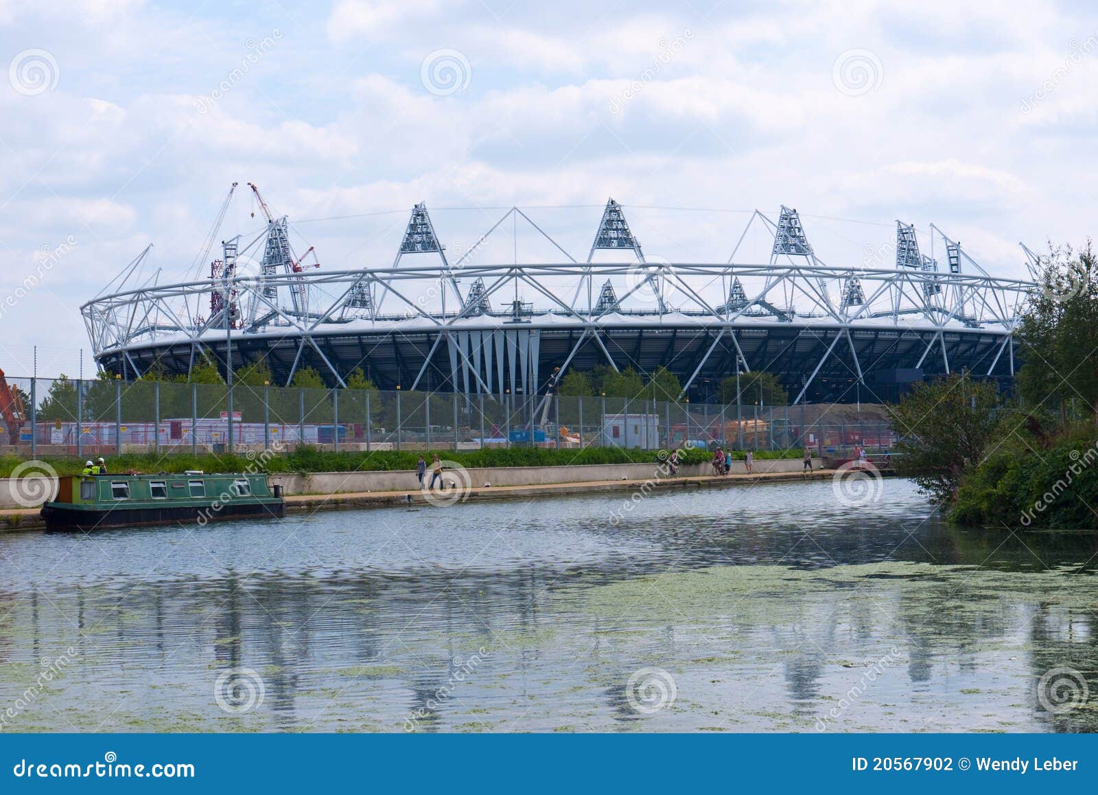 London 2012 Olympic Stadium Editorial Photography - Image of builders ...