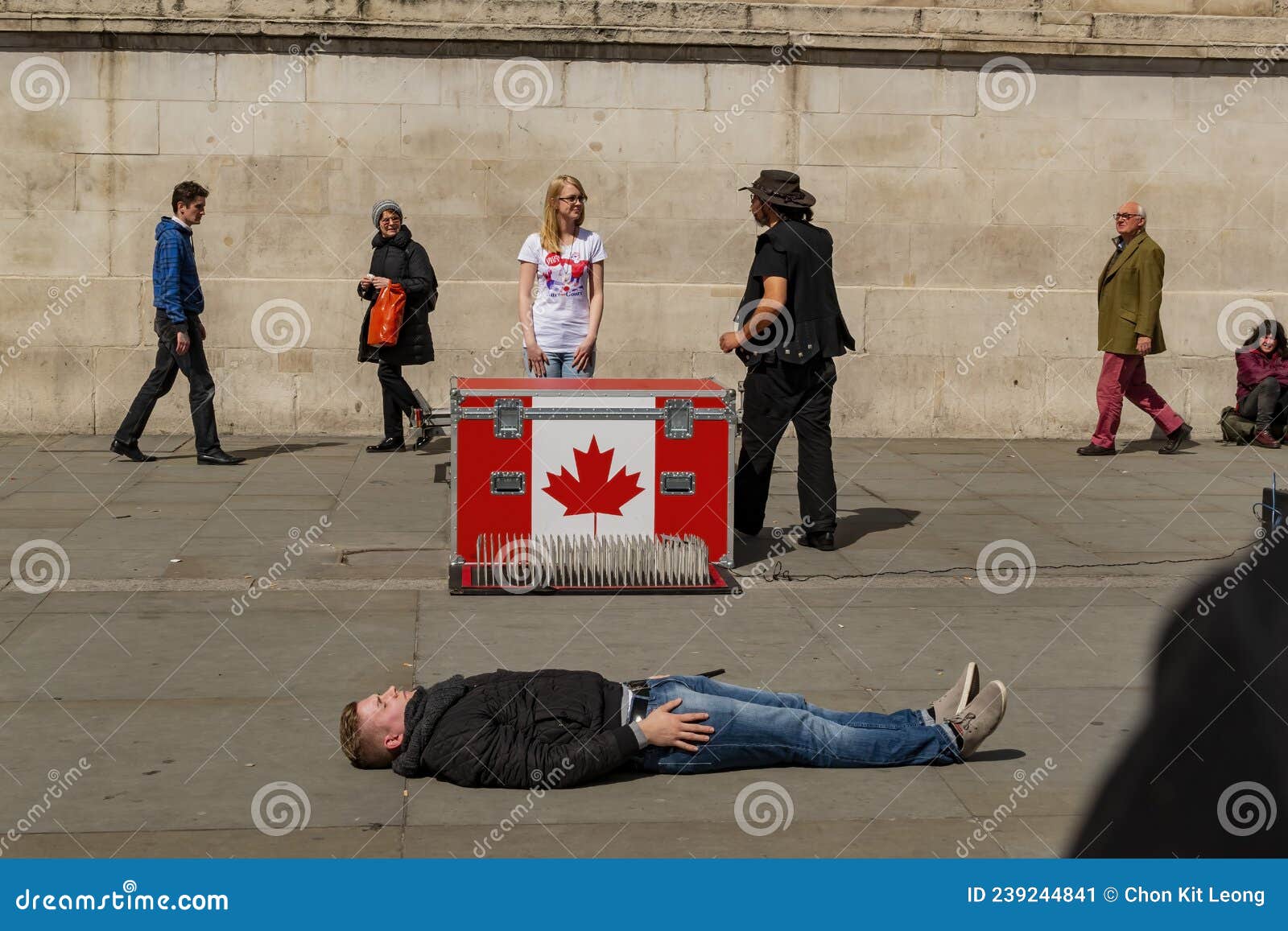 Magician Performance in Front of the National Gallery Editorial Photo ...