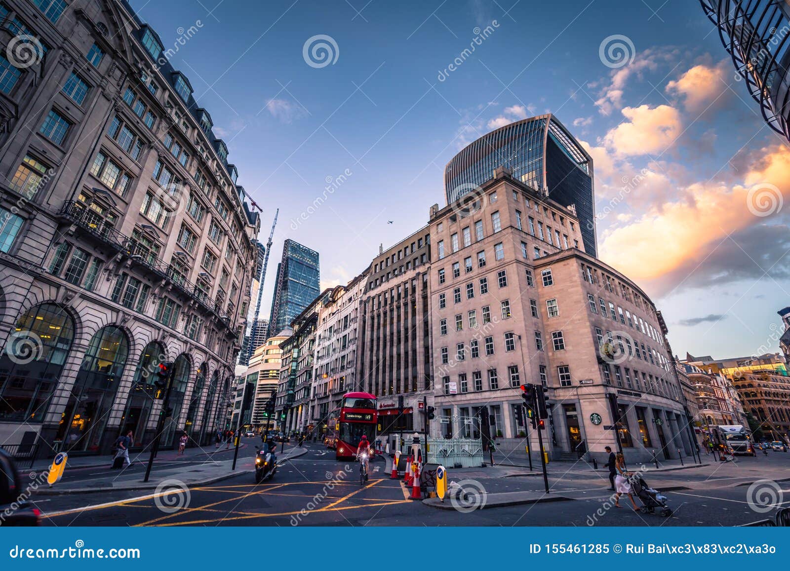London - August 06, 2018: Modern Buildings of Downtown London, England ...