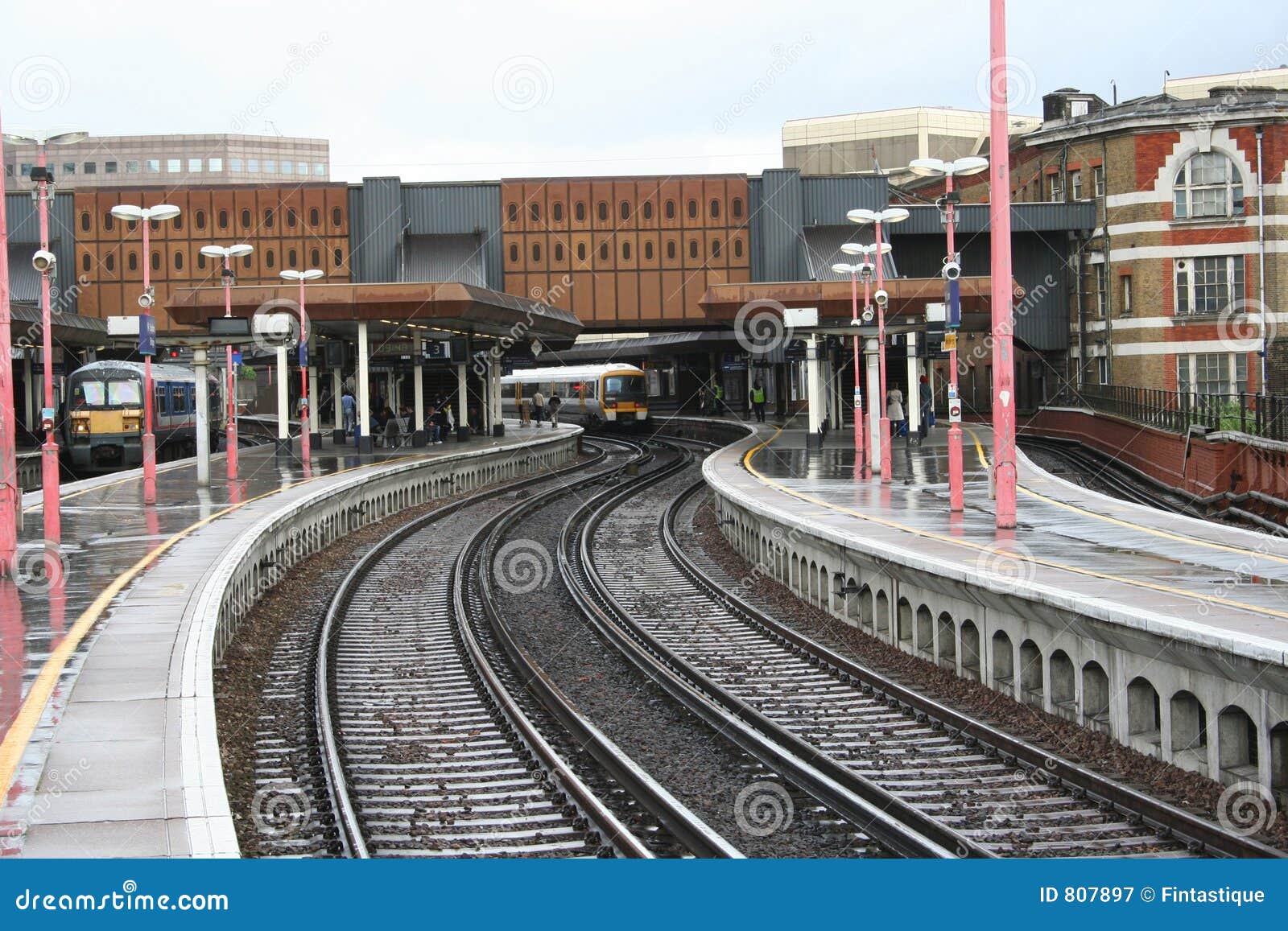London Bridge Railway Station Stock Image - Image of station, commuting ...
