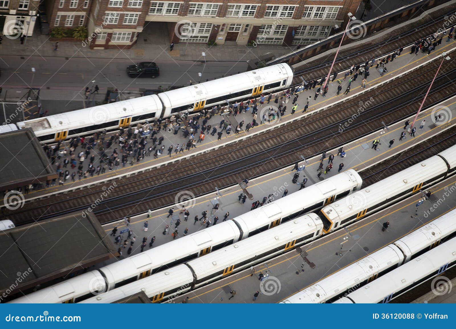 London Bridge Station Platform Editorial Stock Photo - Image of bridge ...