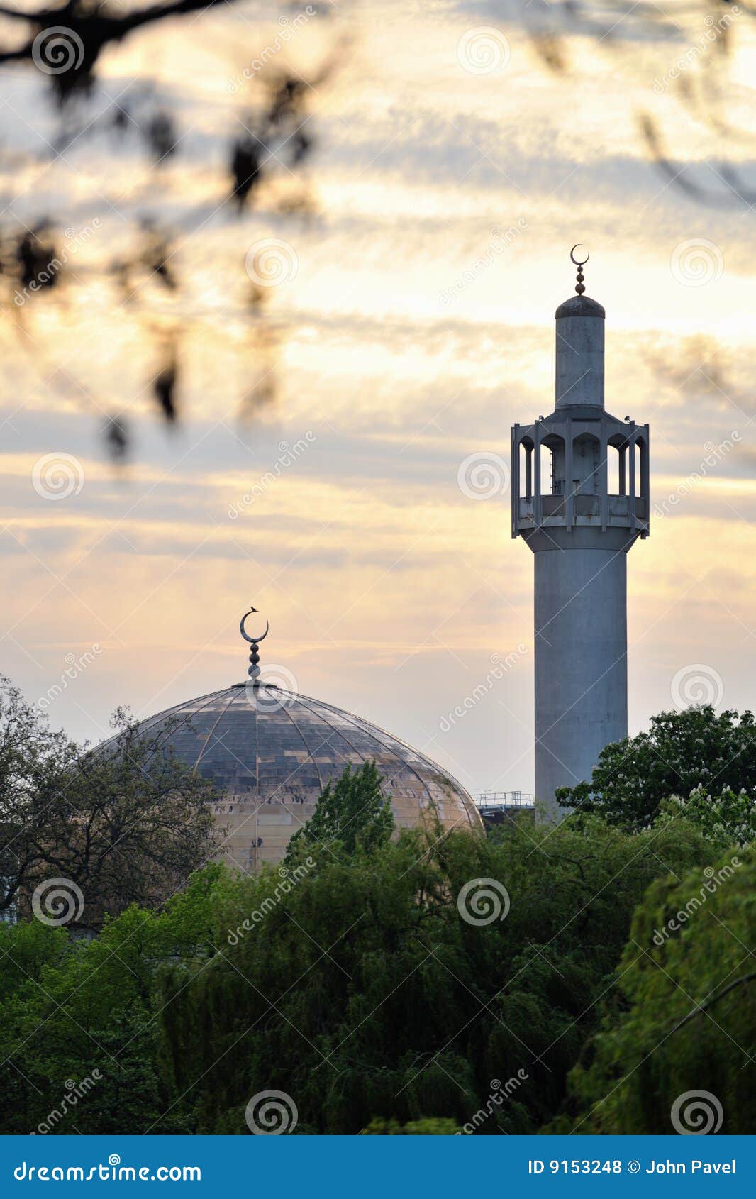 London Central Mosque (Regents Park Mosque) Stock Photo - Image of ...