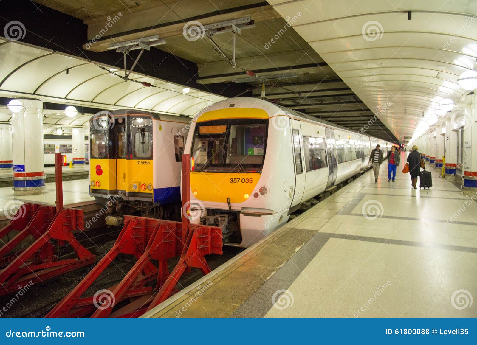LONDON CITY TRAINS editorial stock photo. Image of liverpool - 61800088