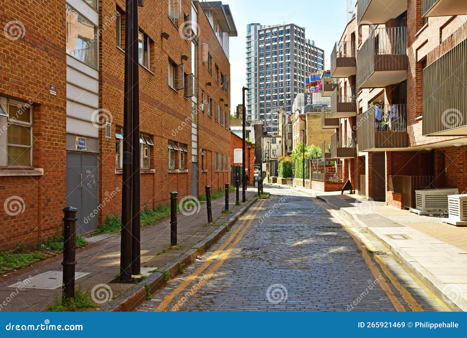 London; England - June 25 2022 : Whitechapel District Editorial Stock ...