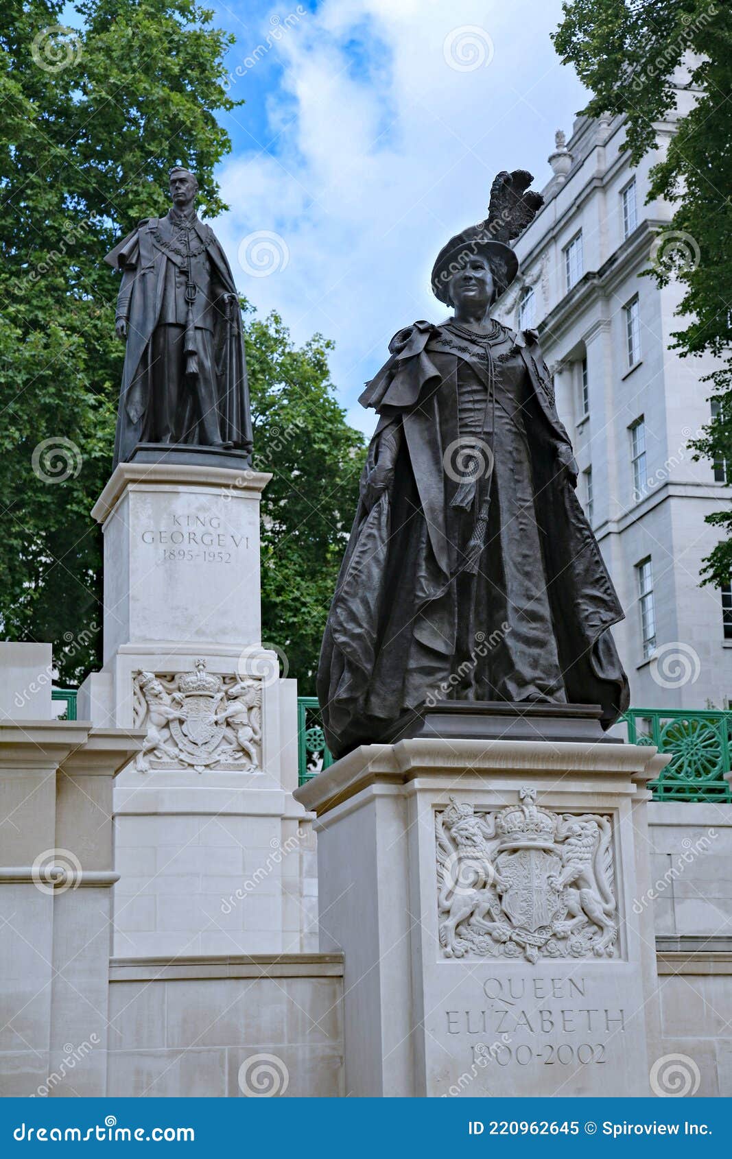 Statues of the Queen Elizabeth the Queen Mother and King George VI ... Statues of the Queen Elizabeth the Queen Mother and King George VI ...