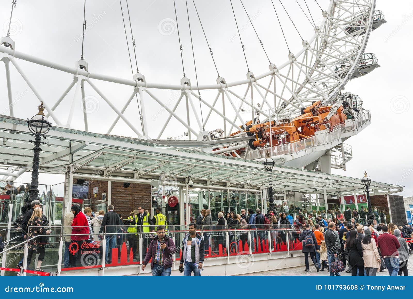 London Eye editorial stock photo. Image of london, people - 101793608