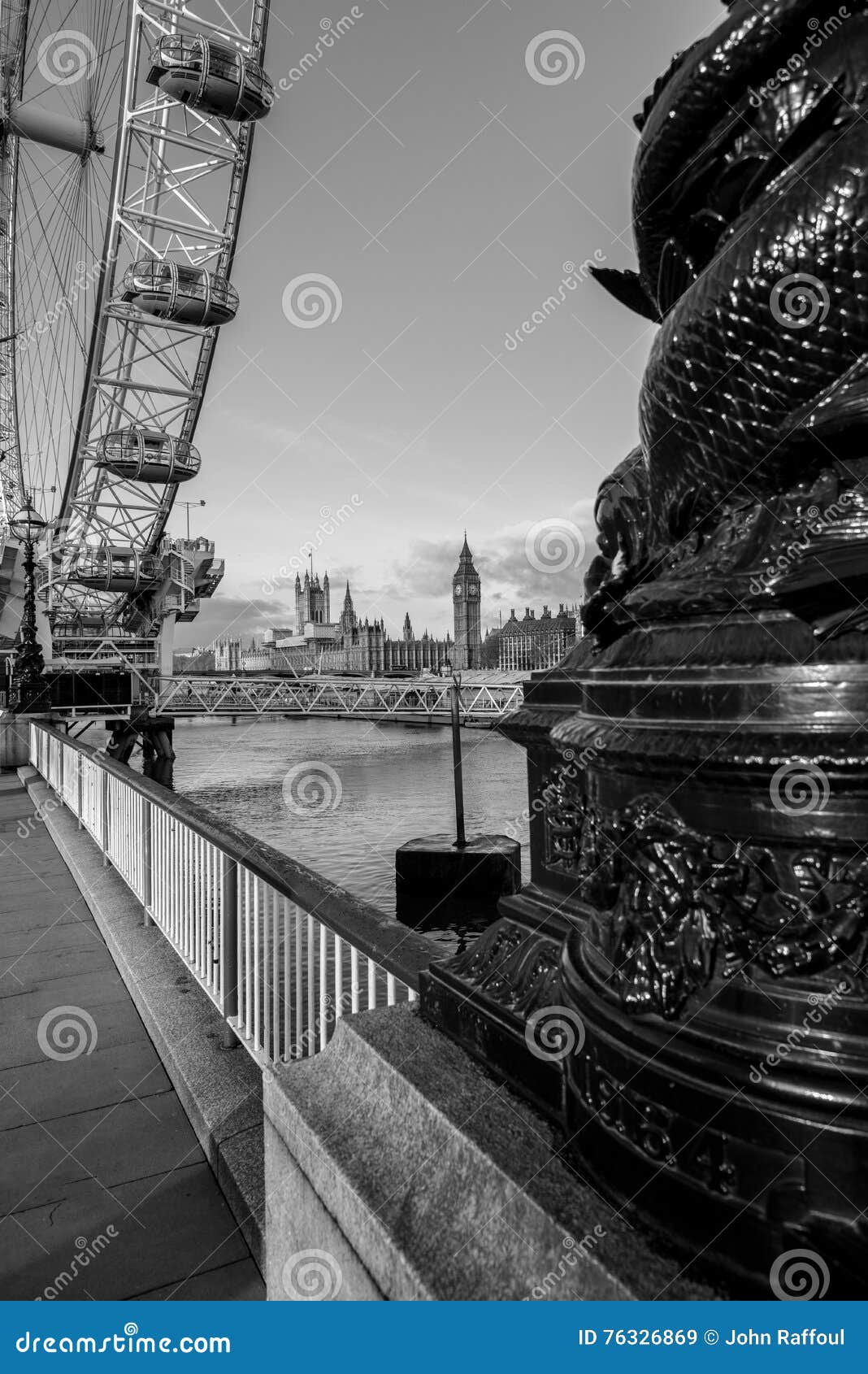 London Icons, Tate Modern, Millennium Bridge , River Thames Editorial ...