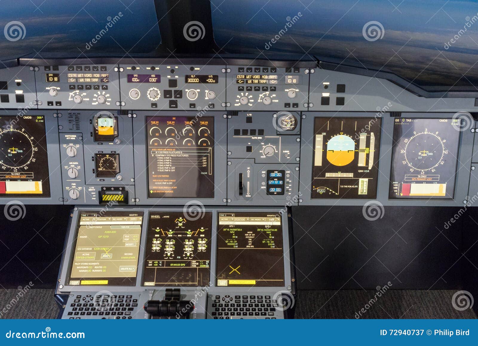 LONDON - JUNE 25 : Airbus a-380-800 Flight Simulator in London O ...